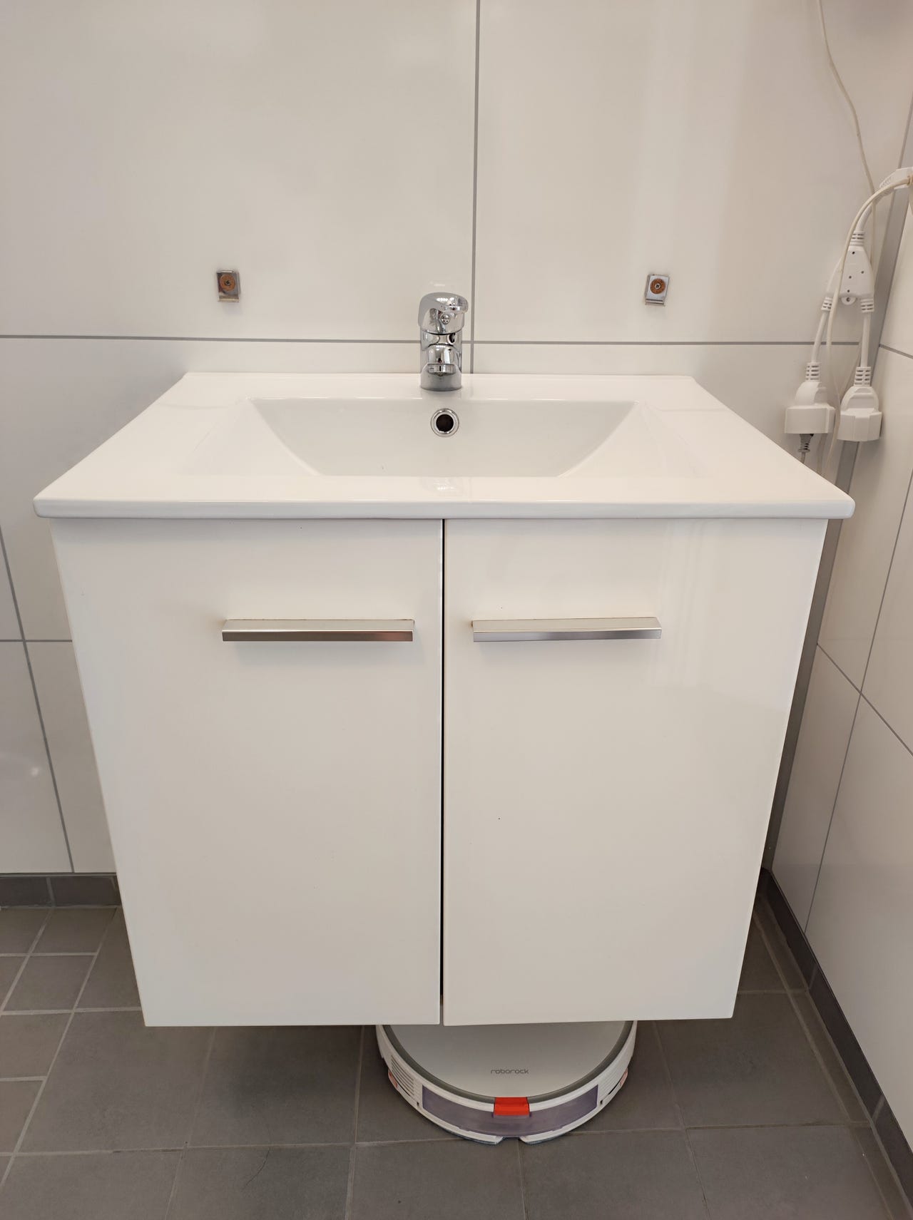 Servantskap, vasken og kran selges sammen | FINN-torget