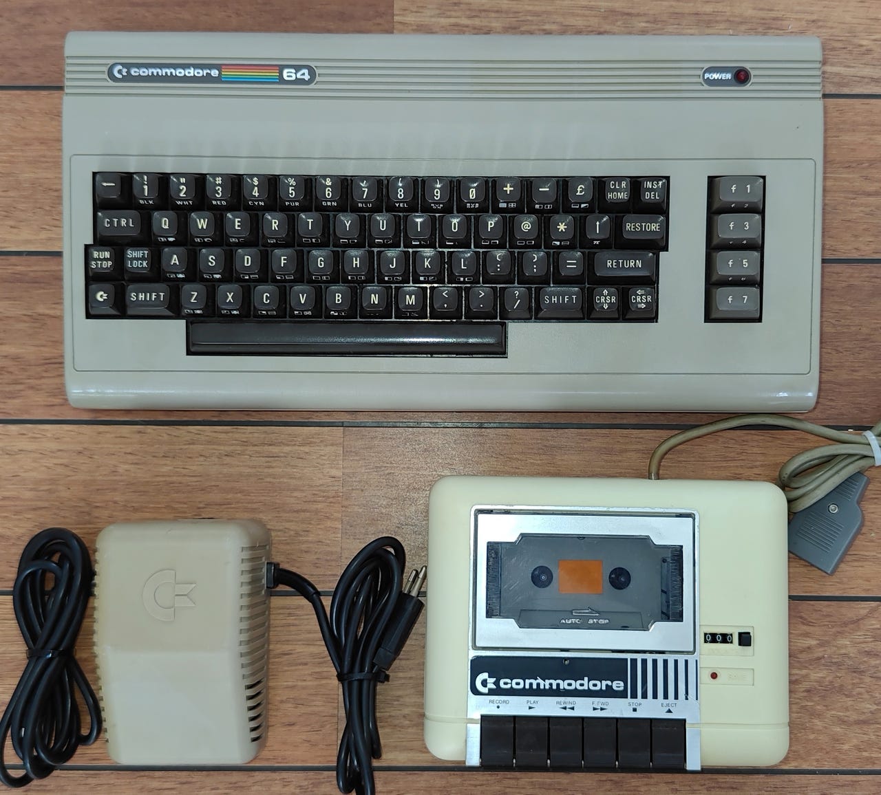 Meget pen Commodore 64 C64 pakke datasette kassettspiller | FINN-torget