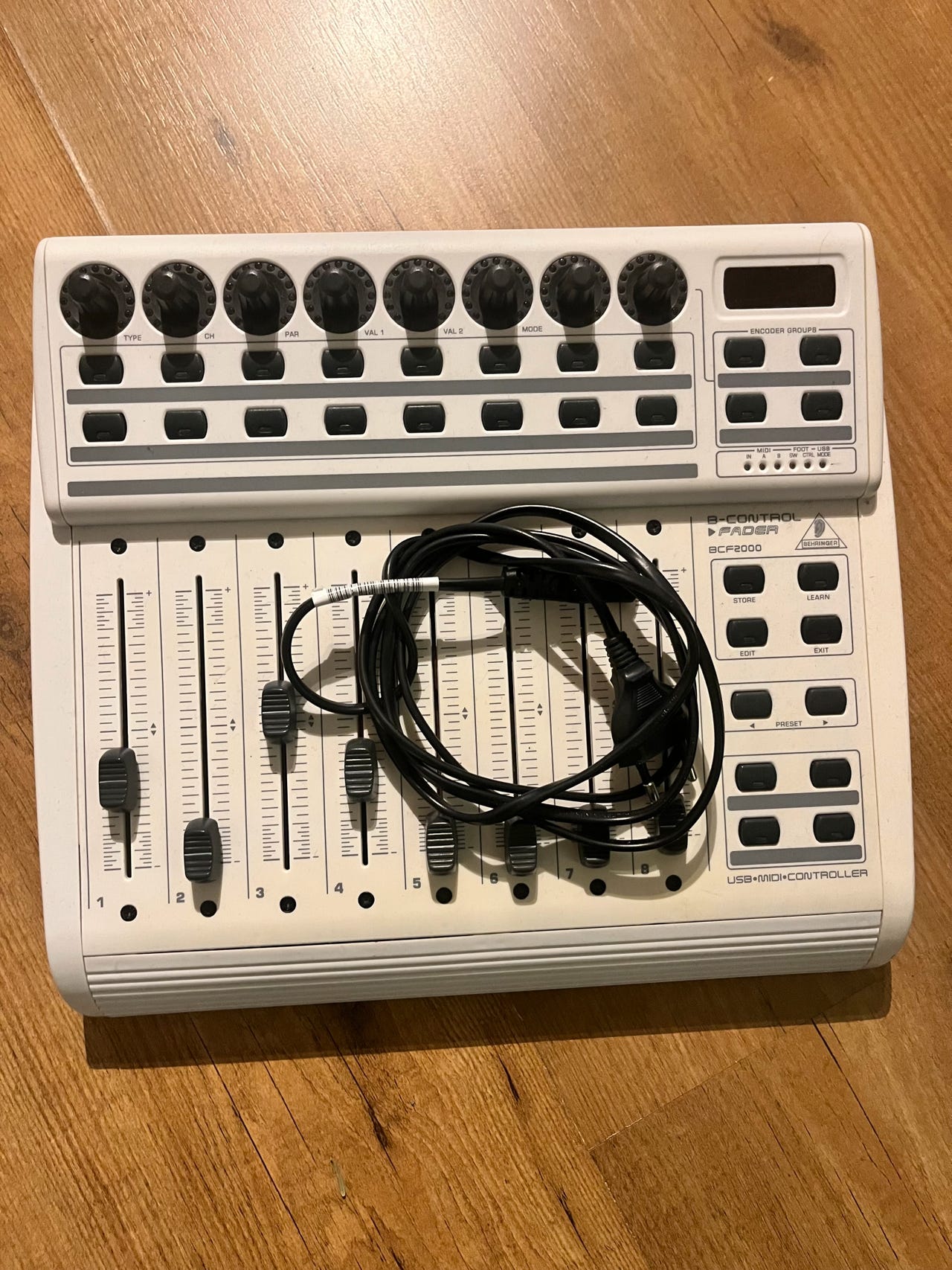 Behringer BCF2000-WH B-Control Fader Control Surface in White | FINN-torget