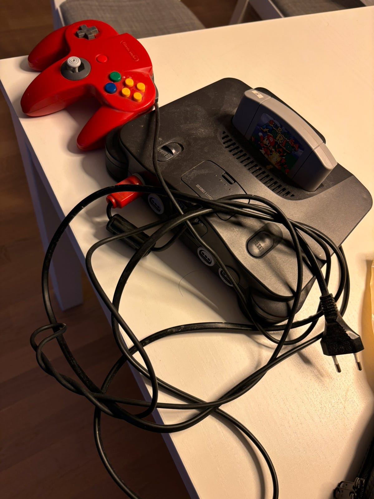 Nintendo 64 med 1 kontroller og Super Mario 64 | FINN-torget