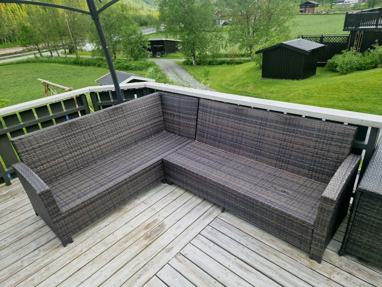 Rotting sofa og bord | FINN-torget