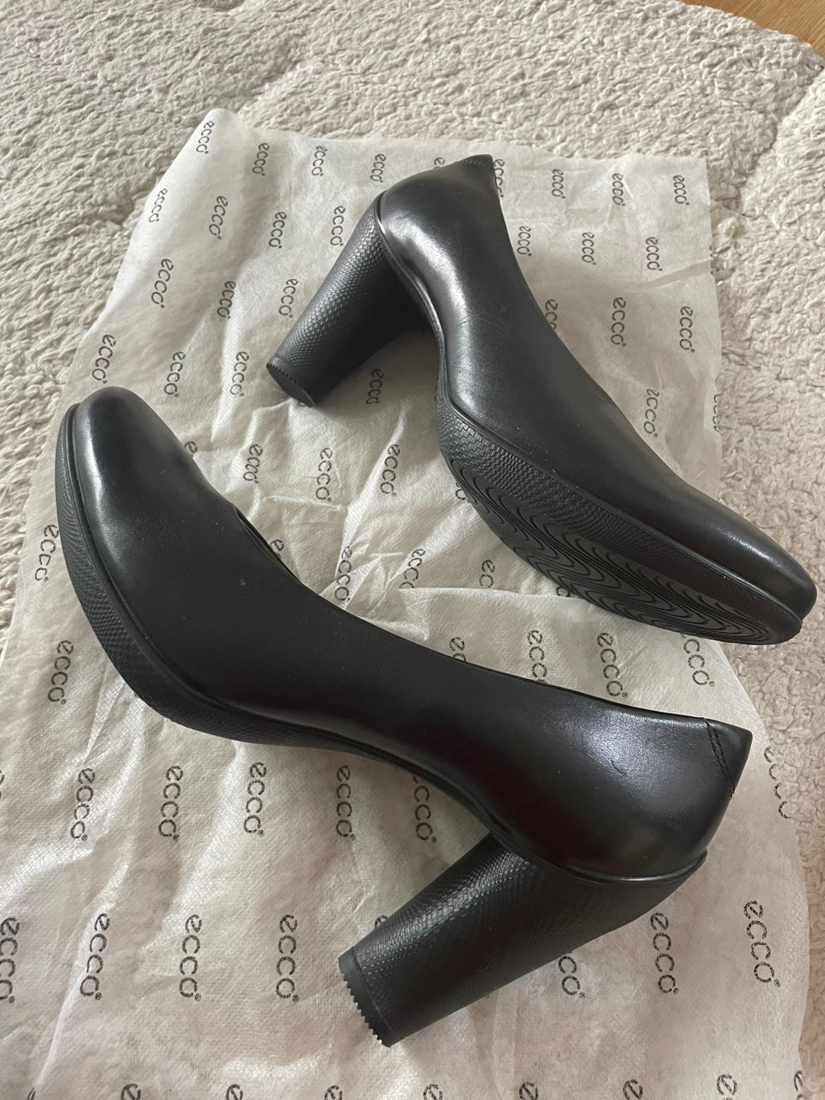 RES! Lekre nye sorte Ecco pumps med hæler str 40, sort skinn👍 | FINN-torget