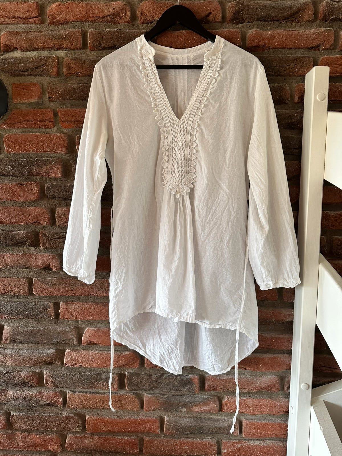Hvit bluse/tunika m broderier - XL | FINN-torget