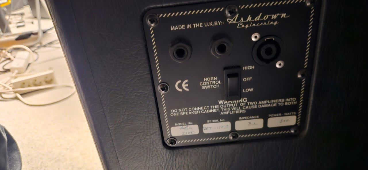 Ashdown ABM210T 300watt kabinett | FINN-torget