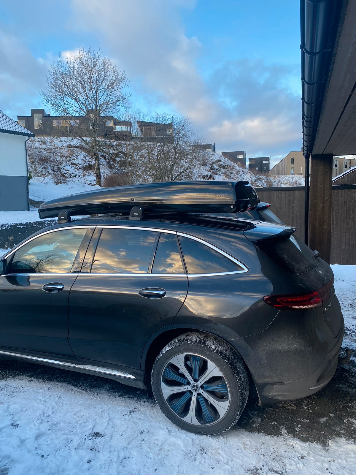 Skiguard 860 skiboks til Mercedes EQC | FINN-torget