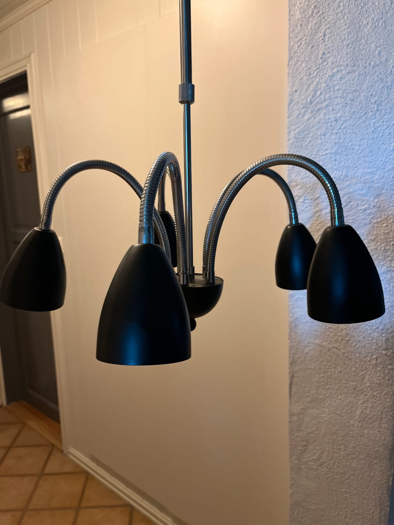 Enkel sort taklampe . | FINN-torget