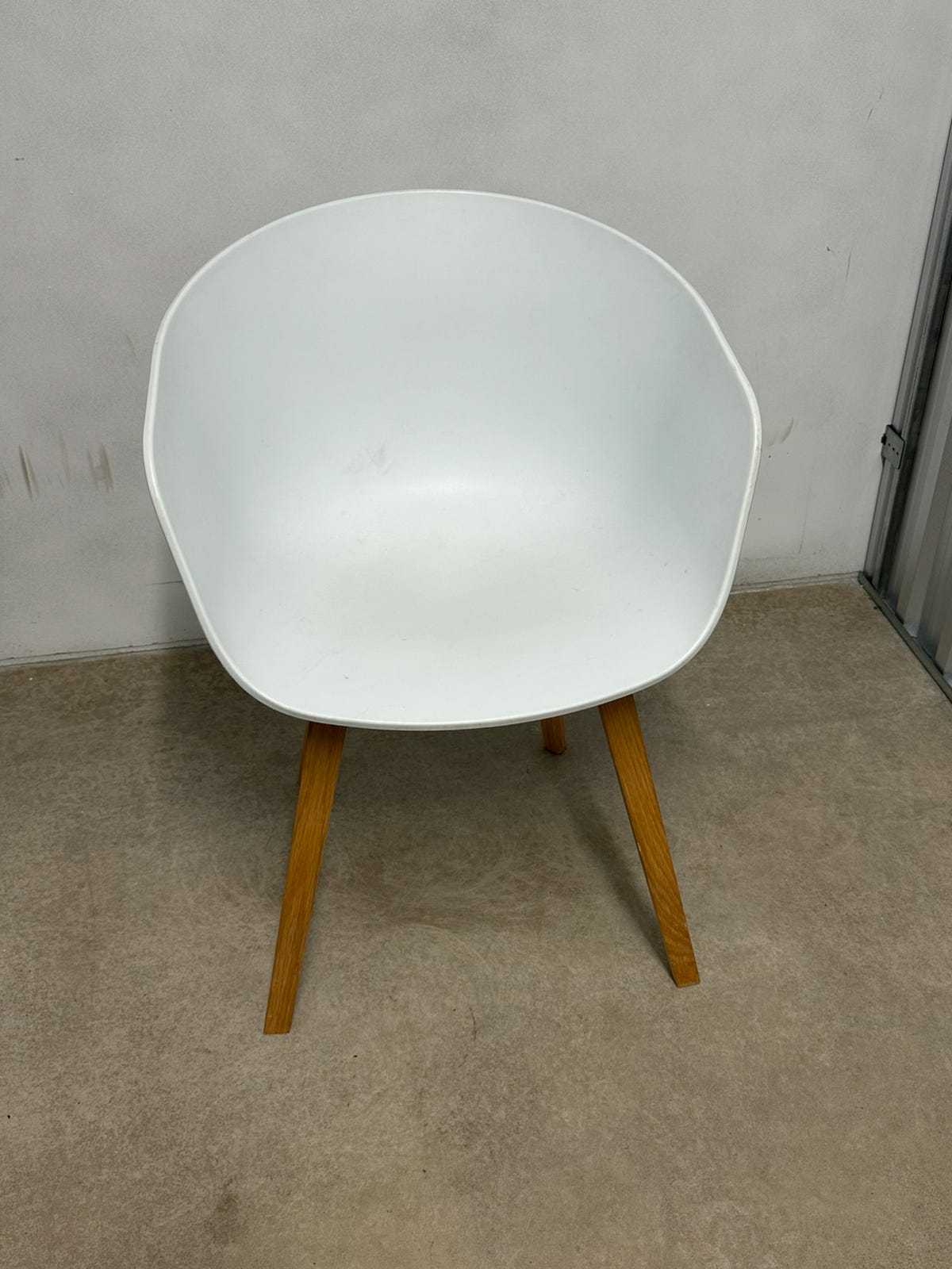 HAY stol med ben av heltre eik | FINN-torget