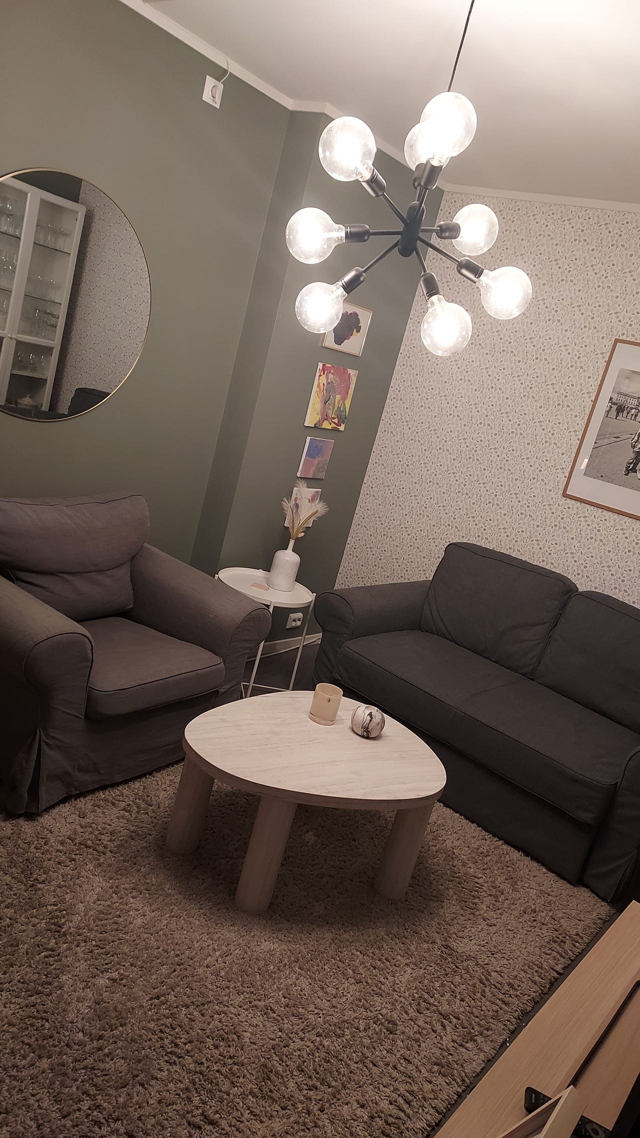 Flott Sovesofa, stol og sofabord selges samlet.👍😊 | FINN-torget