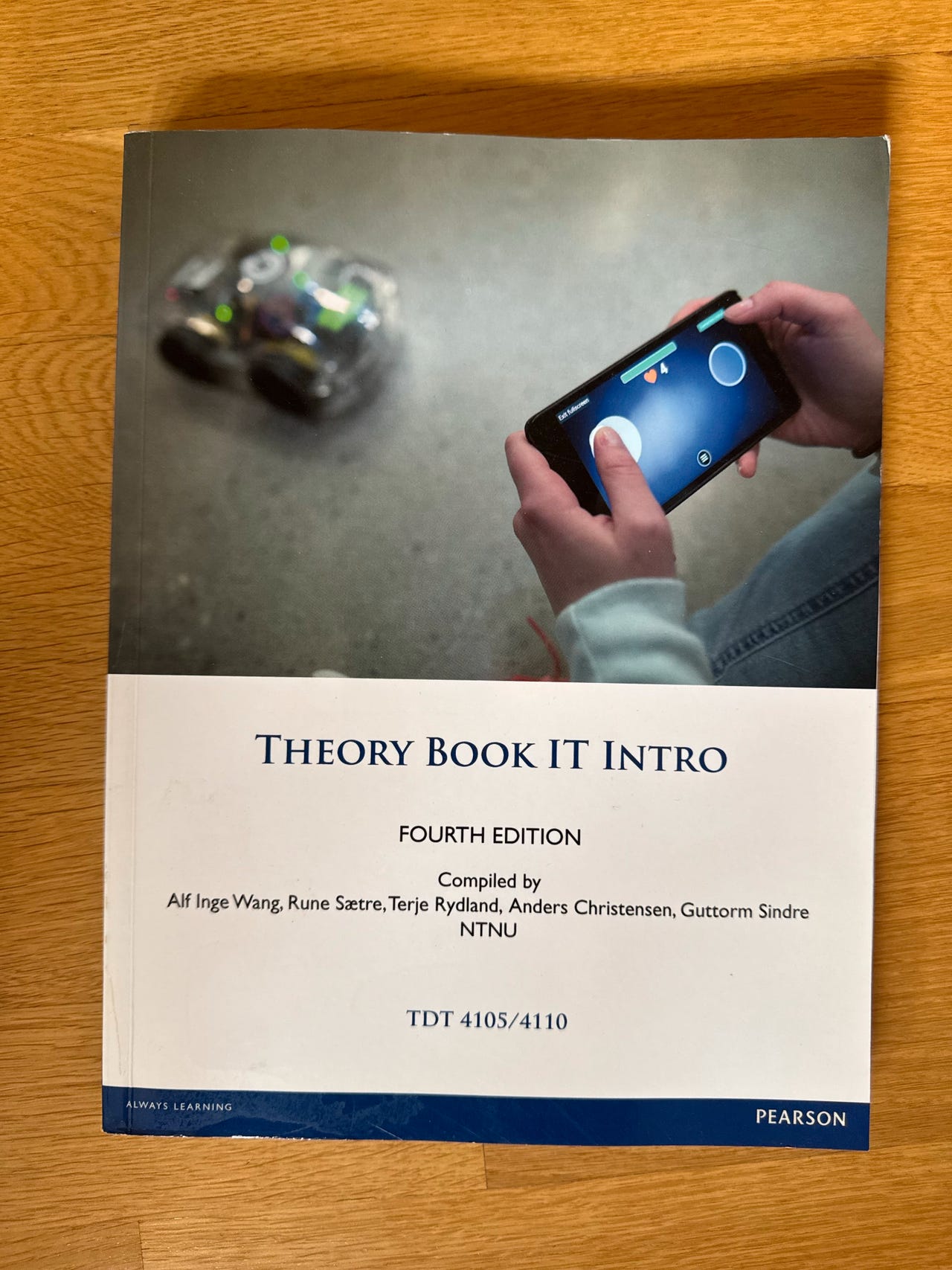 Theory Book IT Intro Fourth Edition | FINN-torget