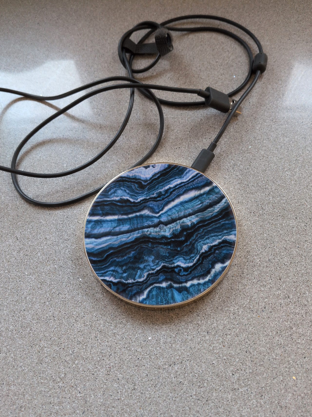 Trådløs mobillader QI-lader fra iDeal of Sweden gis bort | FINN-torget