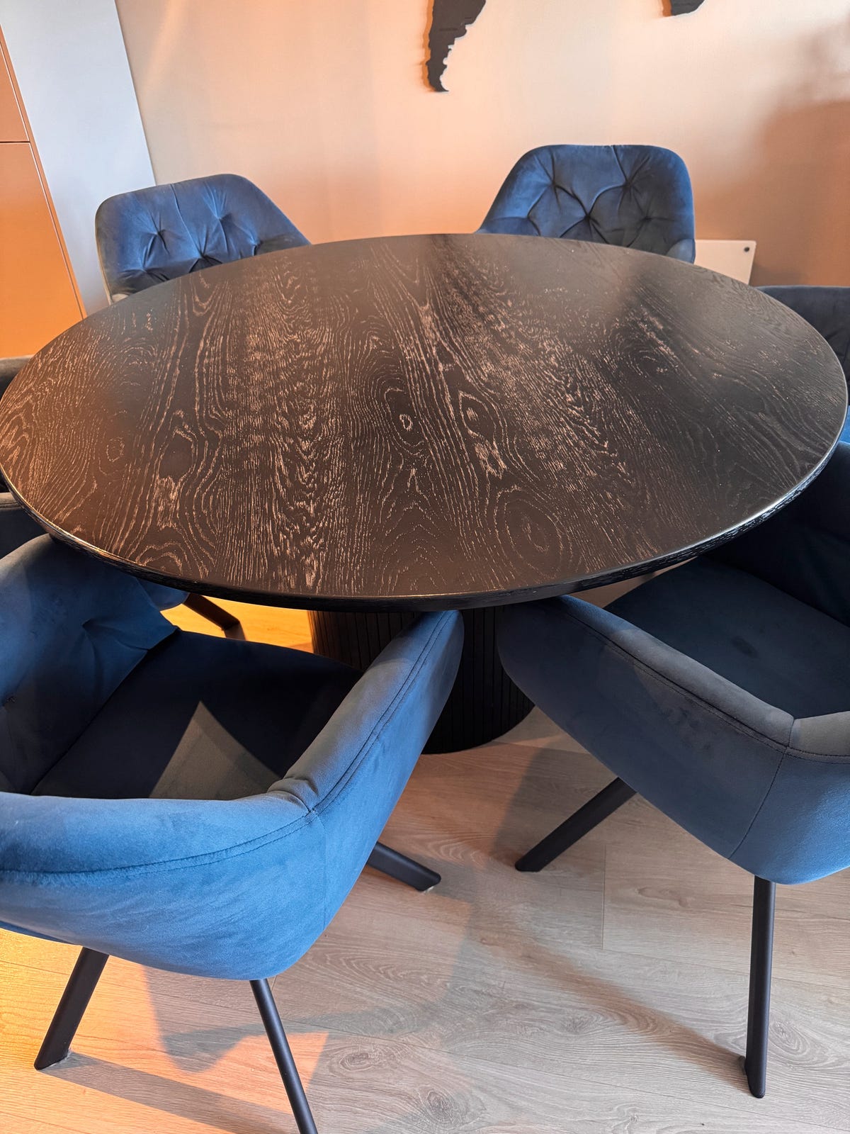 Rund sort spisebord | FINN-torget