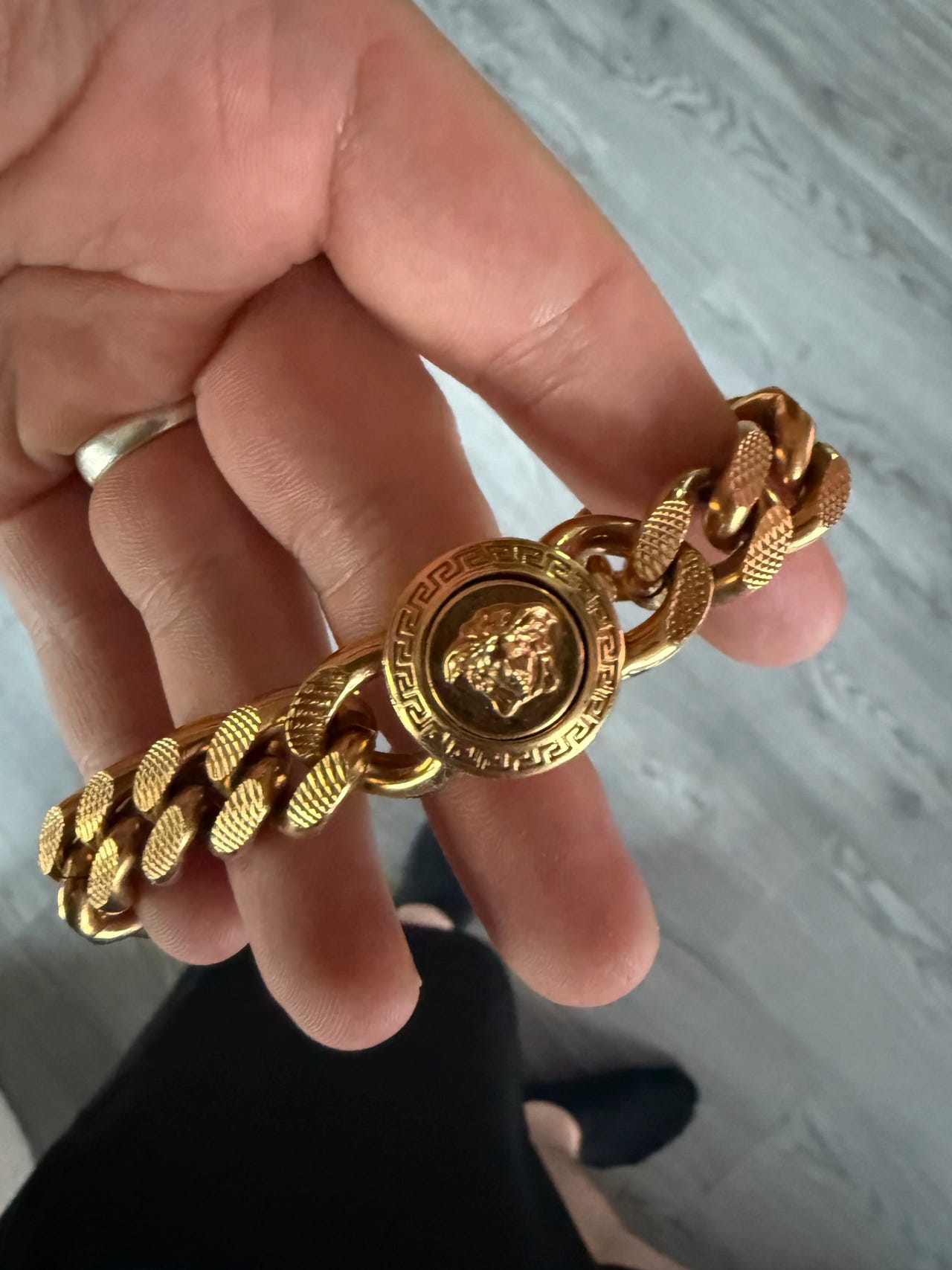 Versace armbånd | FINN-torget