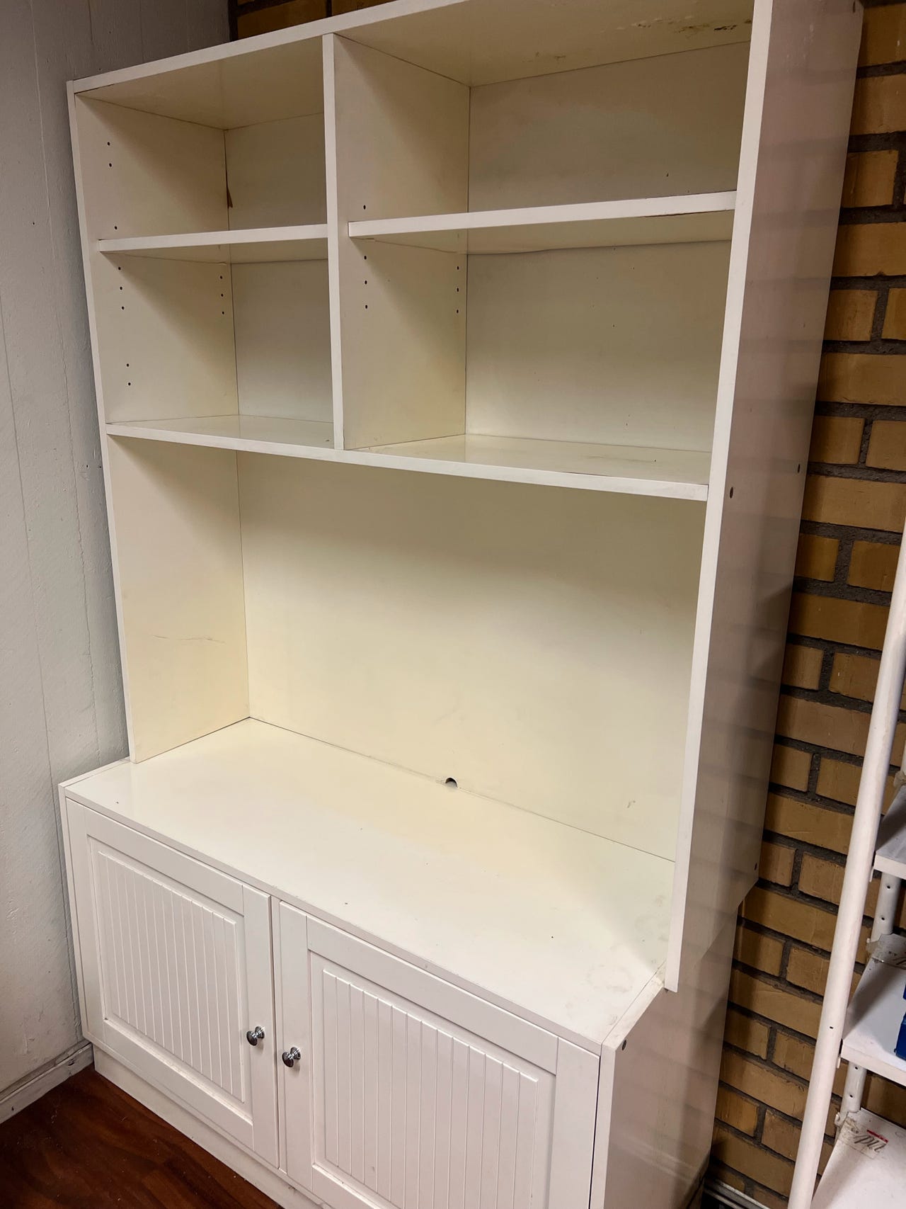 To seksjoner i hvit | FINN-torget