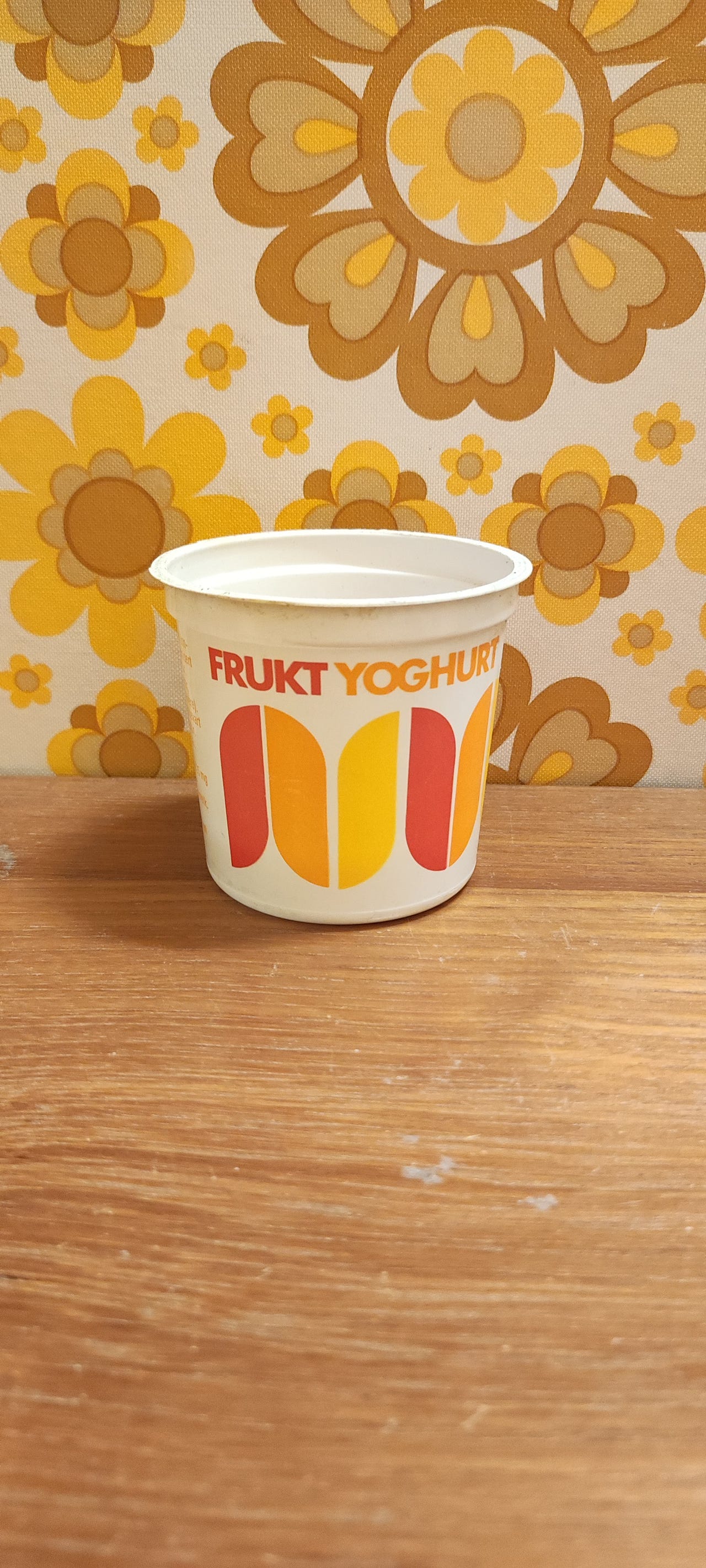 Retro embalasje! Yoghurt-beger fra gamle dager Tine. | FINN-torget