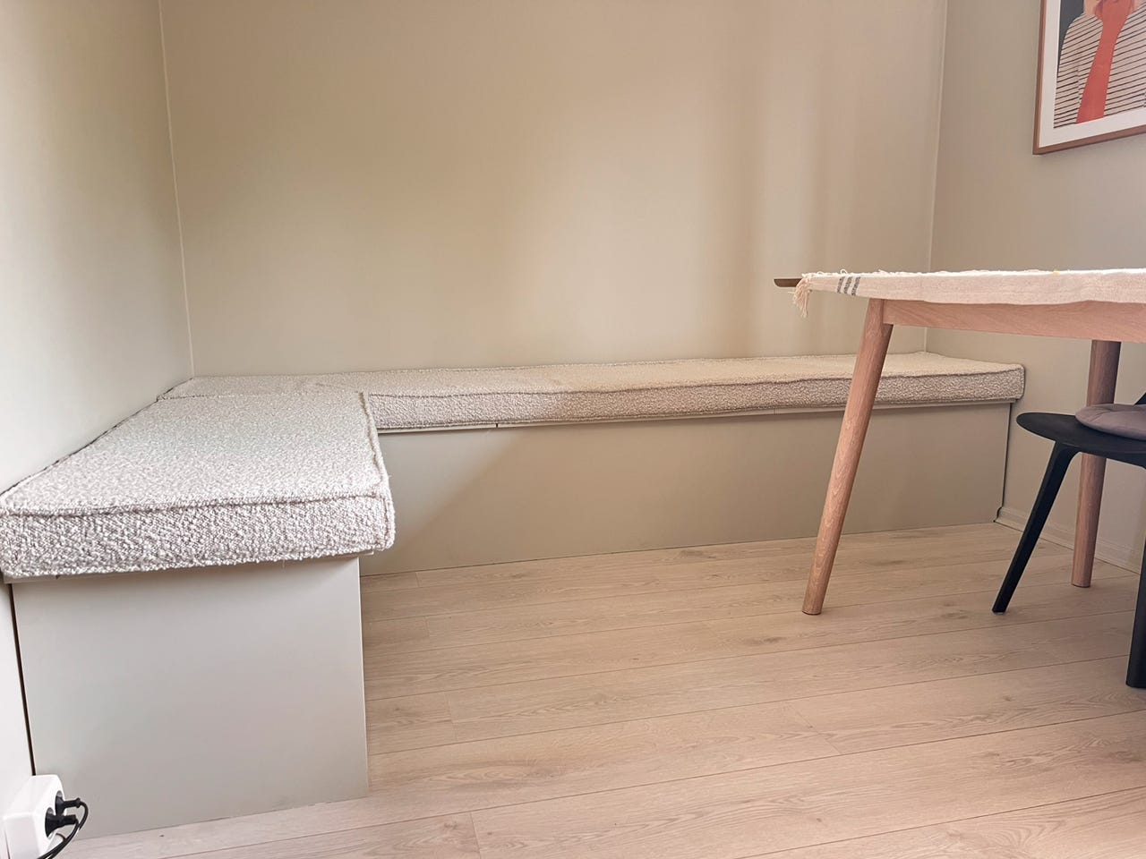 Sittebenk med 890L oppbevaring | FINN-torget