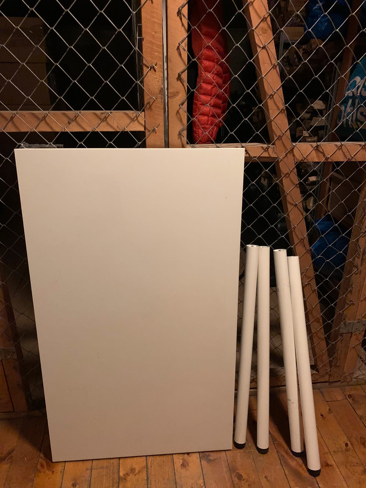 Hvit pult fra IKEA | FINN-torget