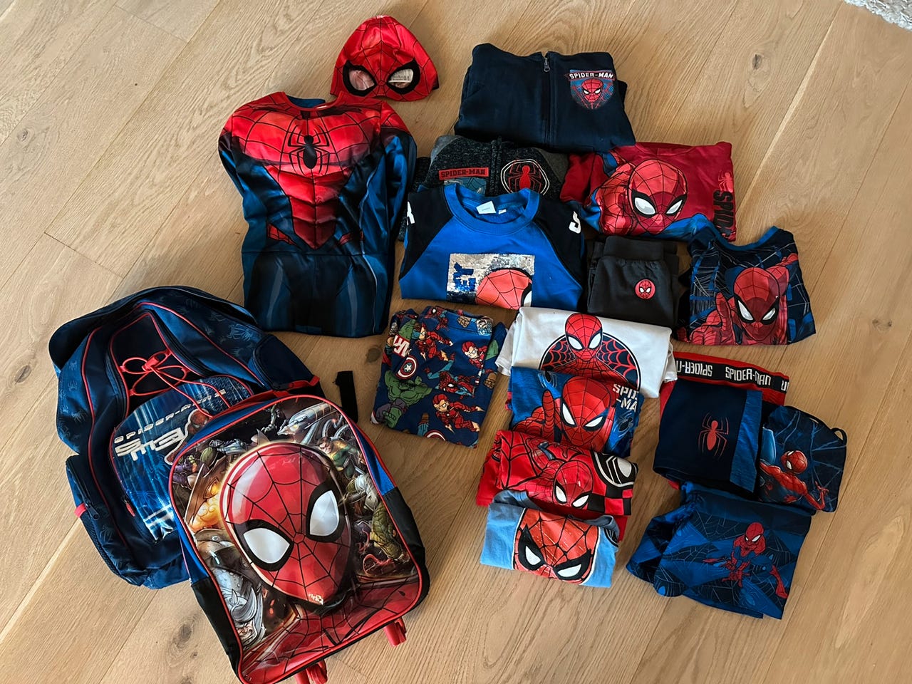 Kul Spider-Man pakke (str 4-6 år)! | FINN-torget