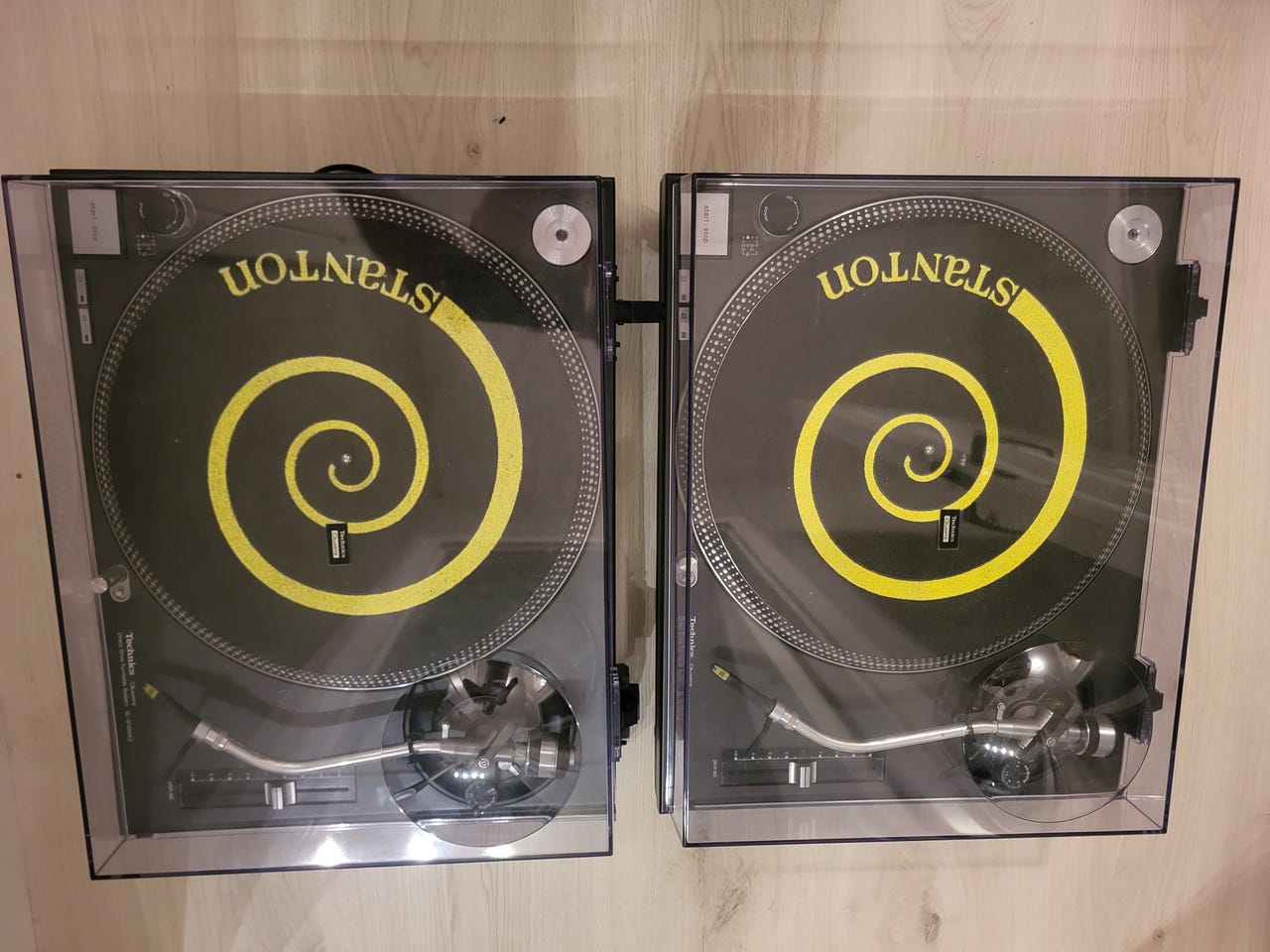 Technics 1210 platespillere, cd spiller, mixer, ca 300 LP'er mm. selges ...