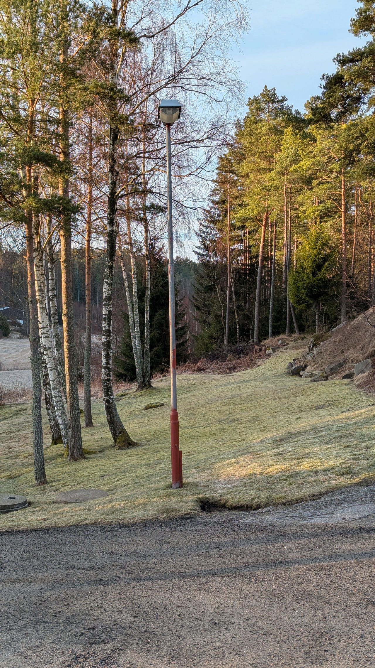 Galvanisert gatelykt med LED-pære | FINN-torget