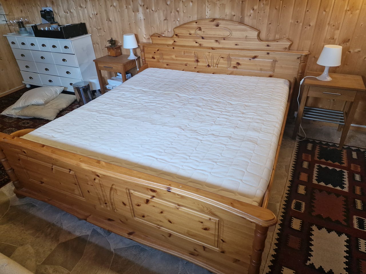 Dobbeltseng i furu 180 x 200 | FINN-torget