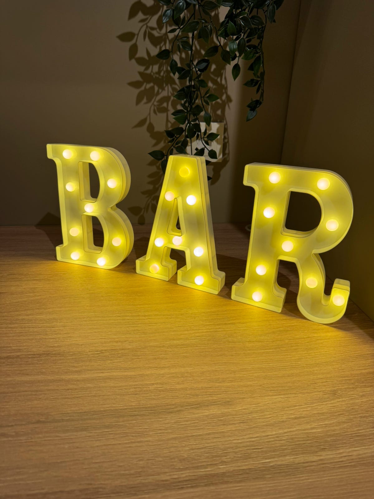 Lysende BAR-skilt til leie – perfekt for fest og arrangement! | FINN-torget