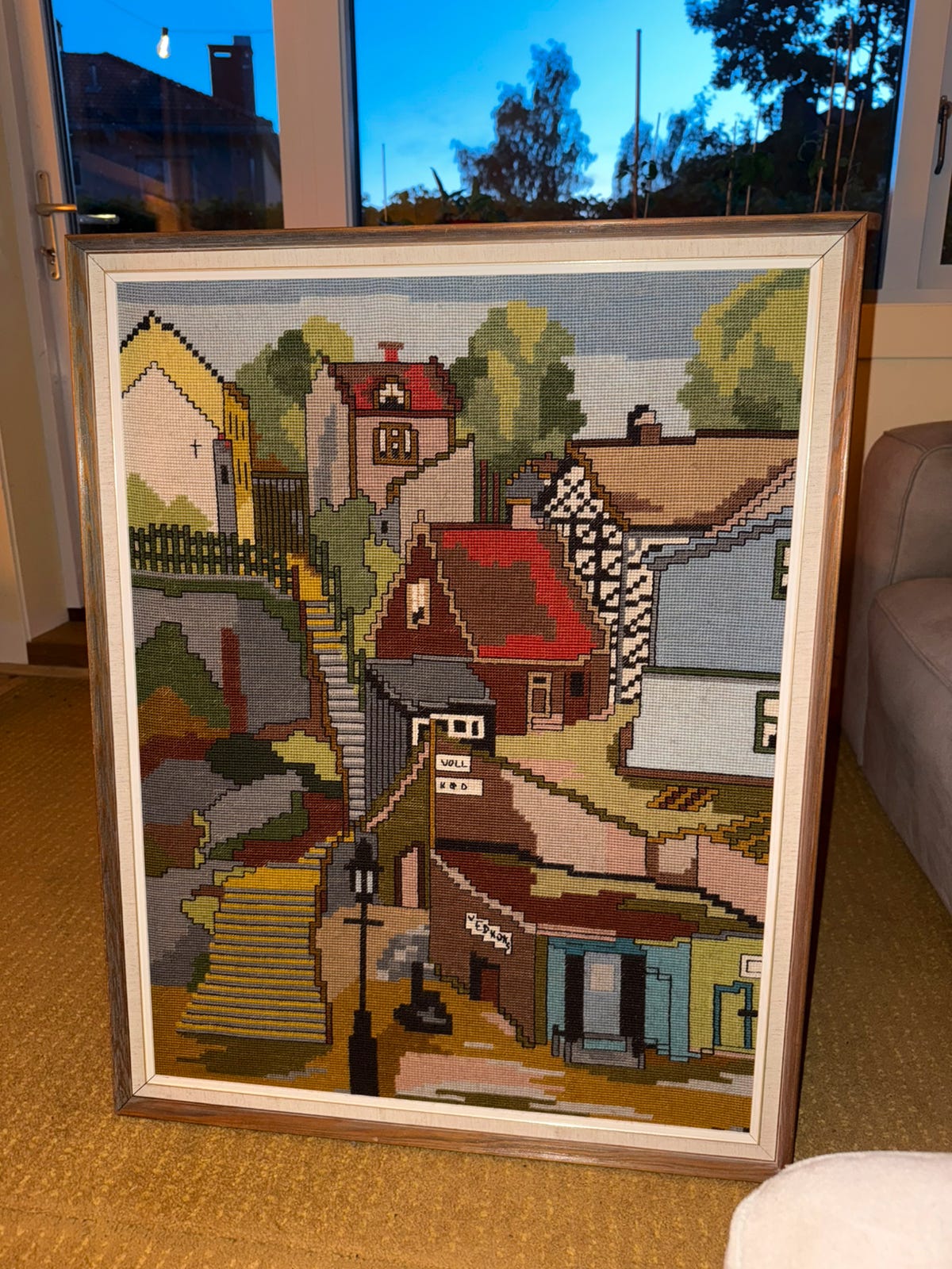 Stort vintage/ retro broderi - bilde "gammel bydel" | FINN-torget