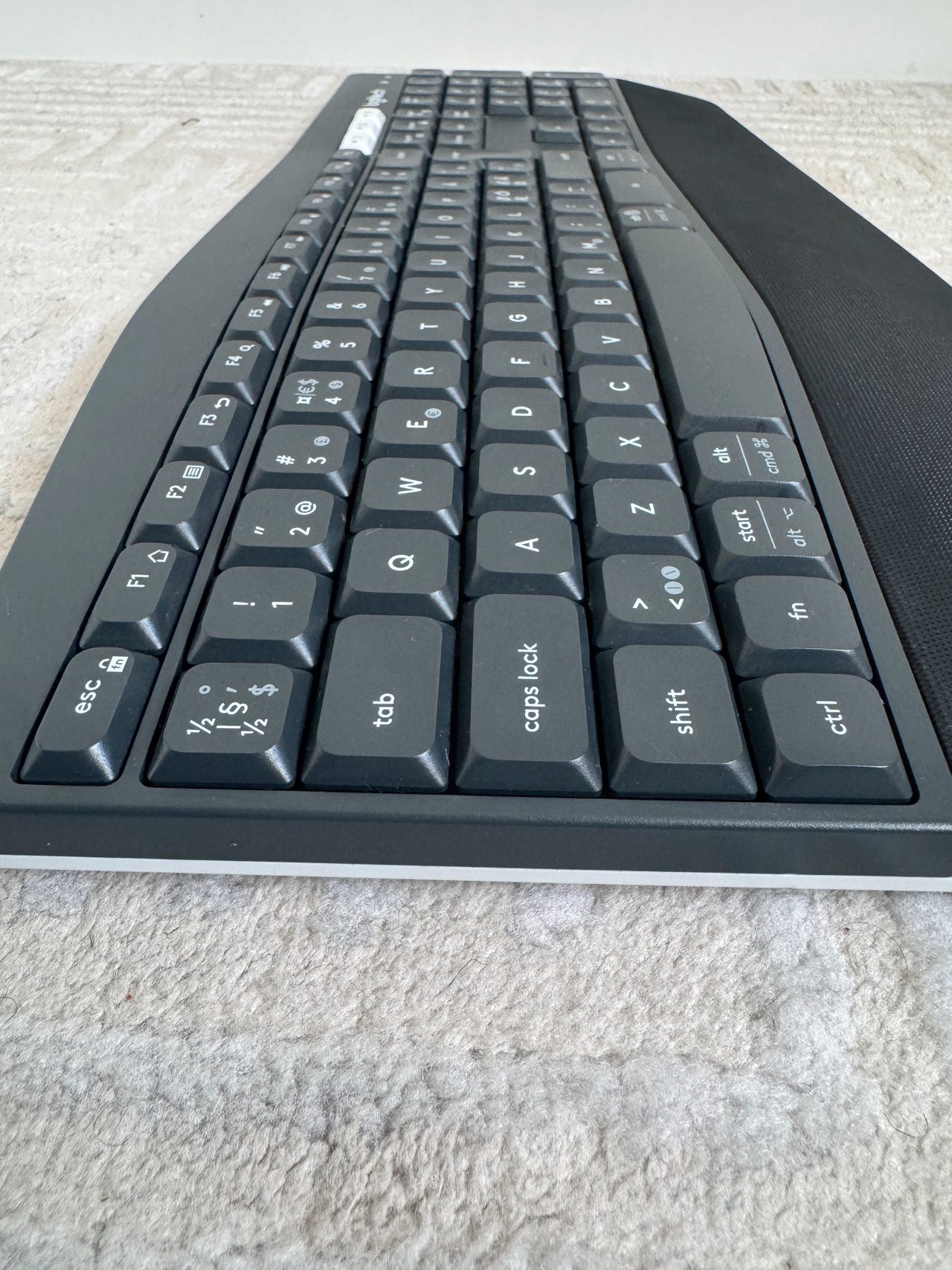 Logitech K850 trådløst tastatur for studie og hjemmekontor | FINN-torget