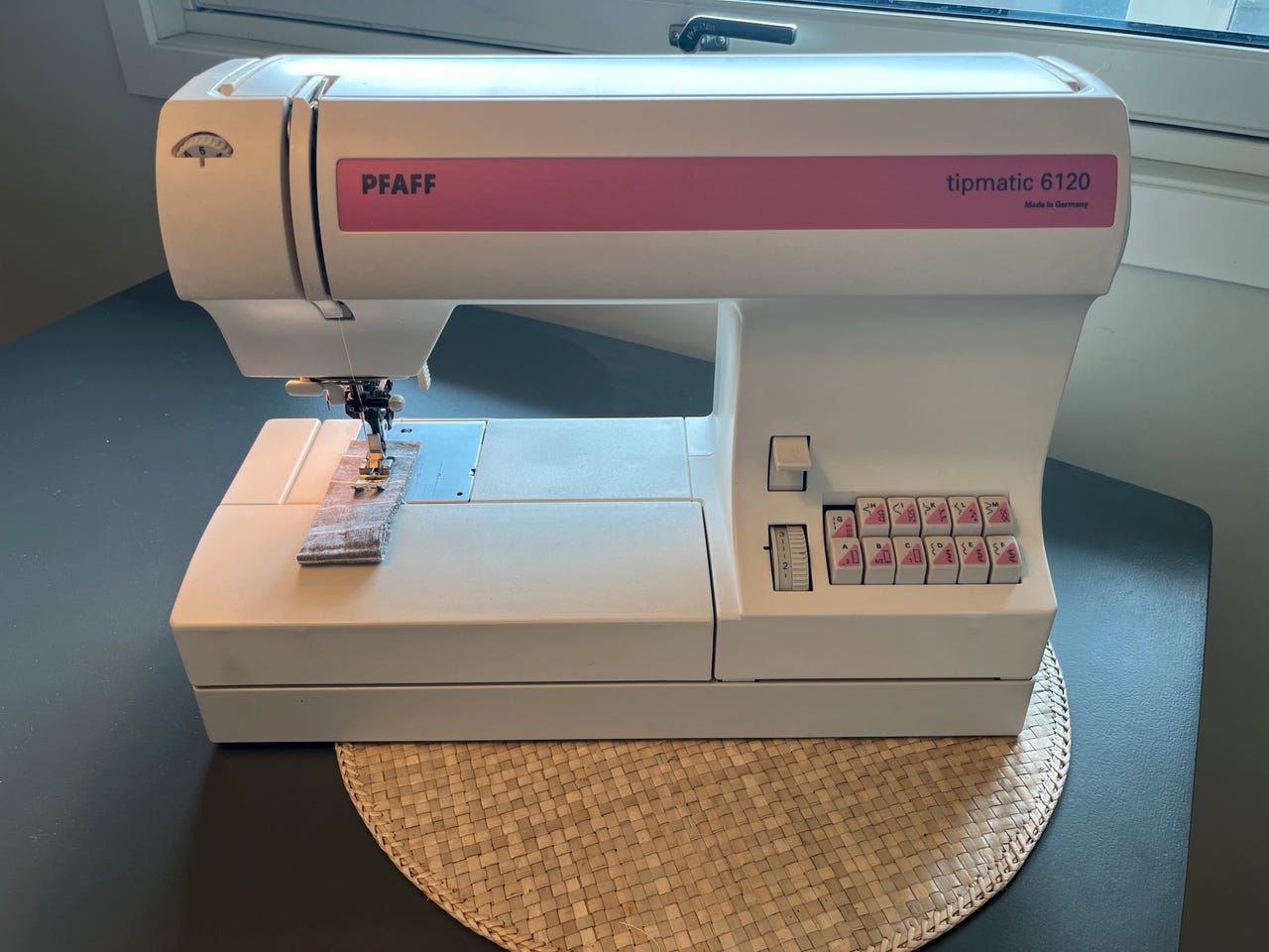 Pfaff symaskin med innebygget overtransportør | FINN-torget