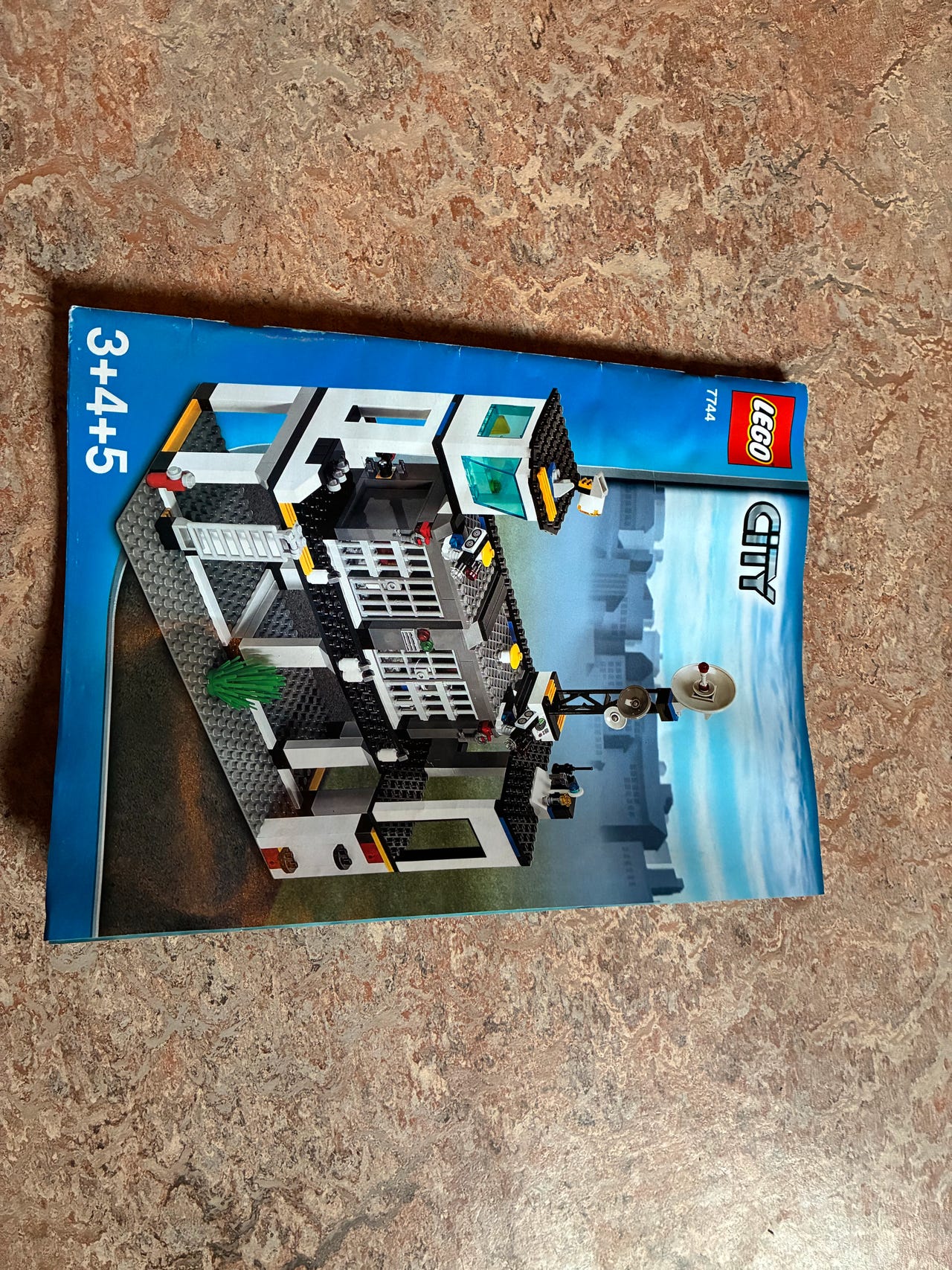 Lego City Politistasjon 7744 | FINN-torget