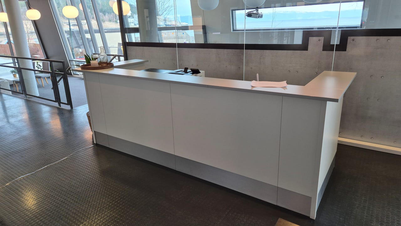 Resepsjon / resepsjonsdisk gis bort | FINN-torget