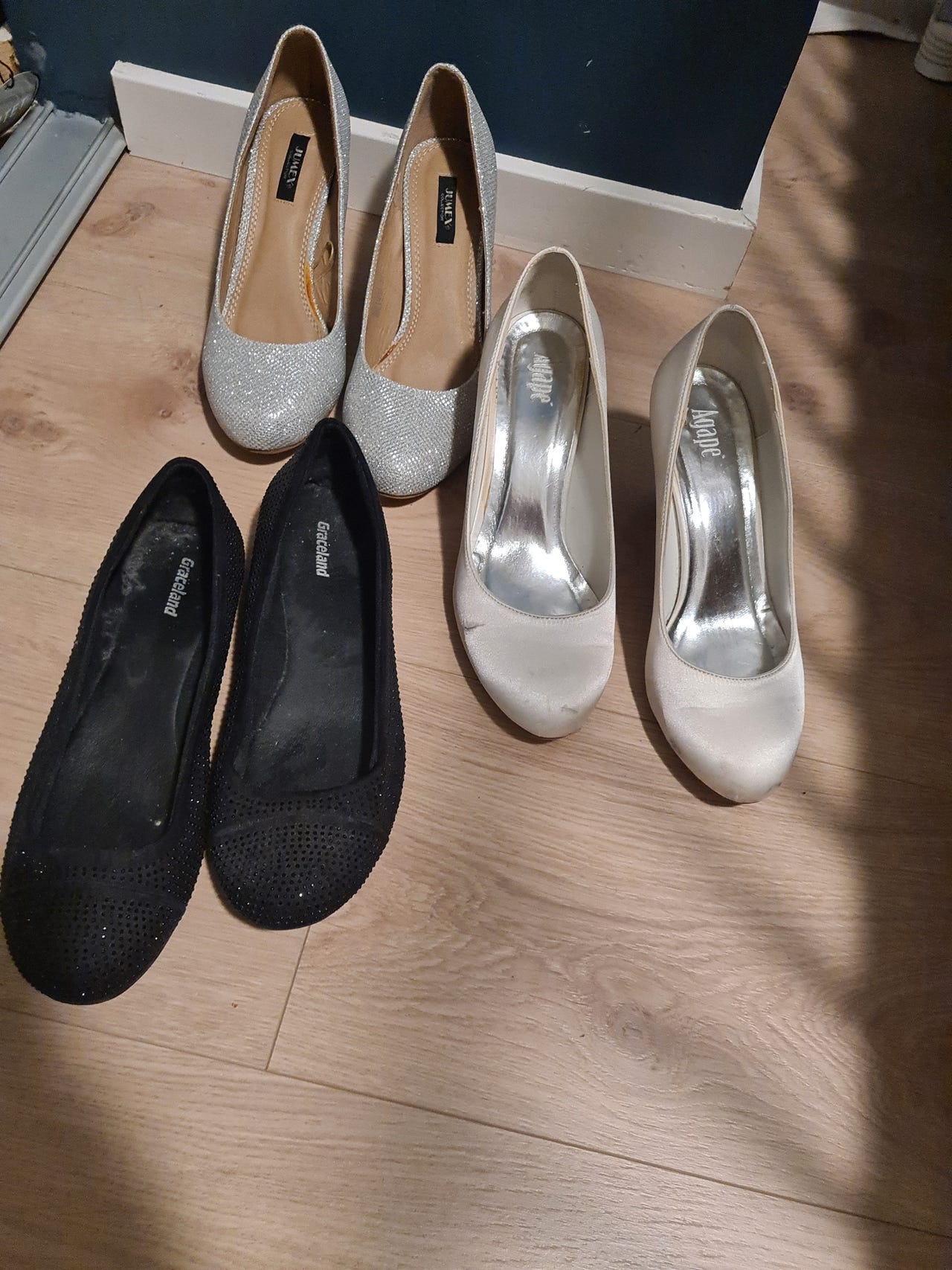 Tre par sko gis bort | FINN-torget