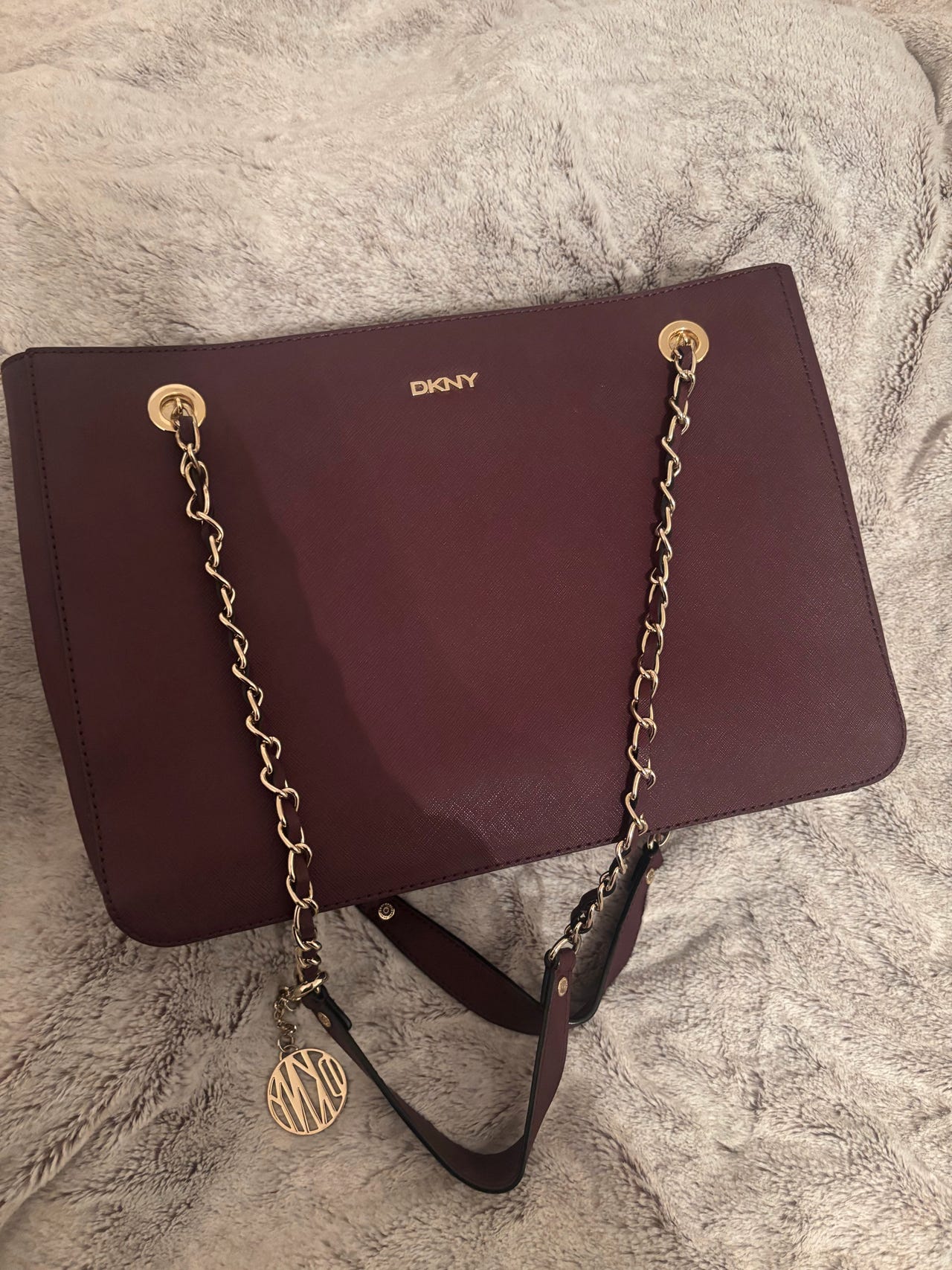 DKNY saffiano veske i burgunder/lilla | FINN-torget