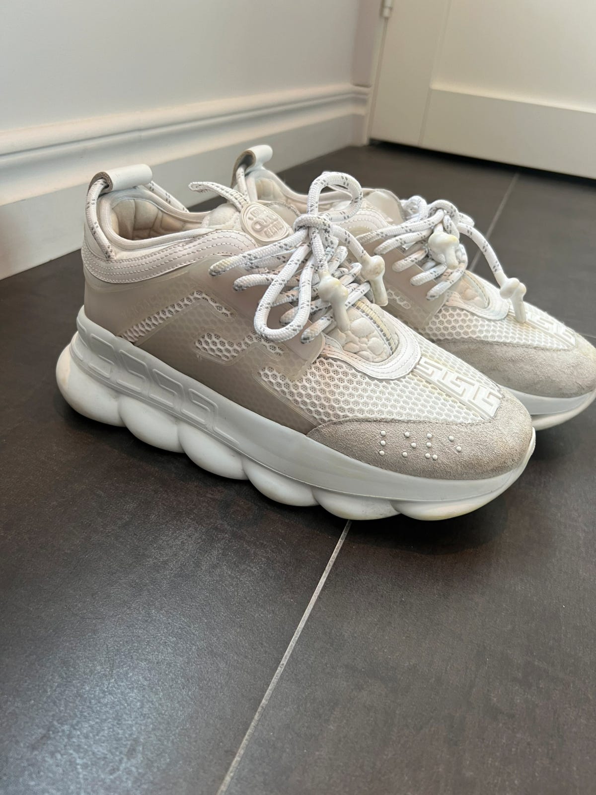 Versace Chain Reaction - White Mesh Rubber Suede | FINN-torget