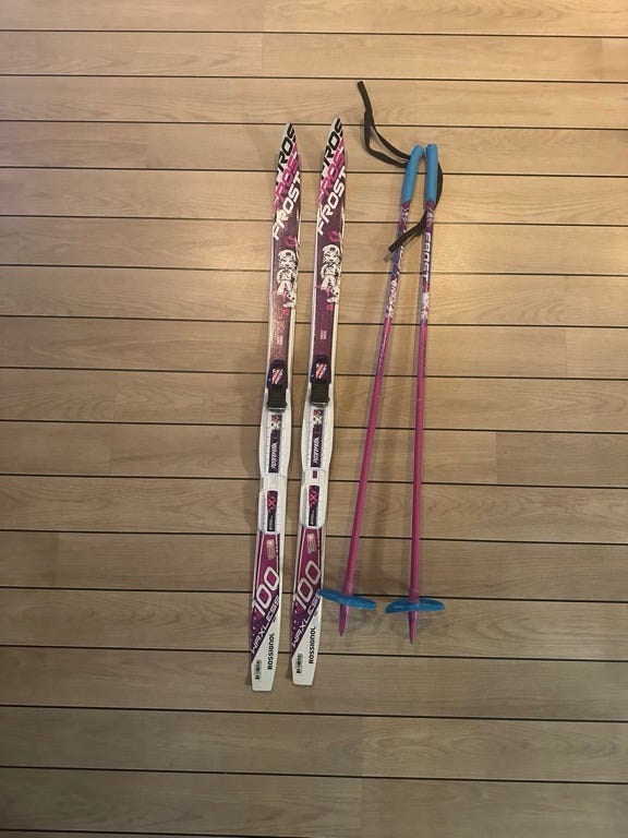 Langrenn Ski og staver , hjelm og slalom staver gis bort | FINN-torget