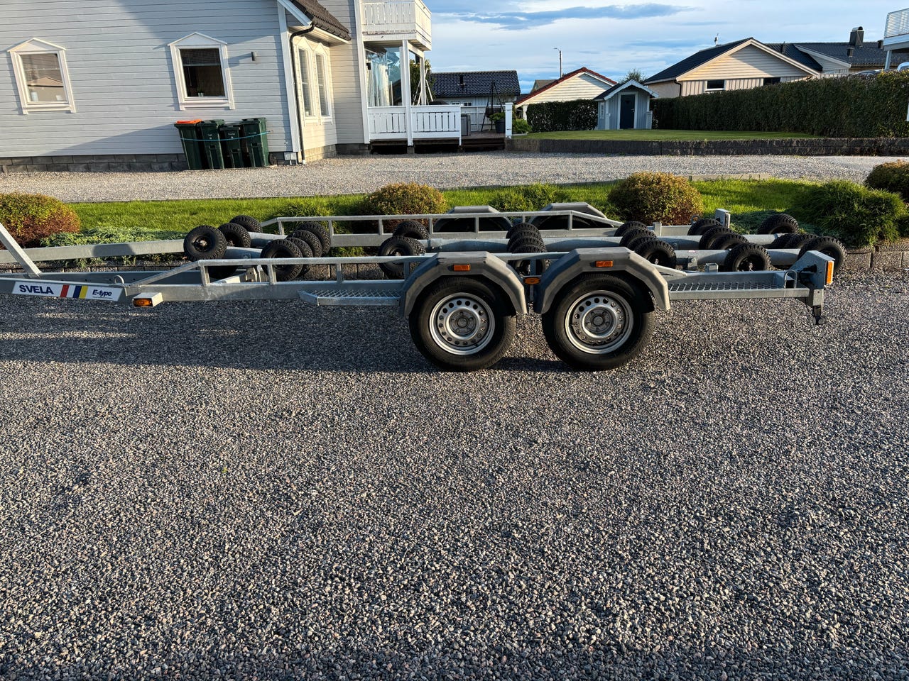 Svela E-type Båthenger 736 cm lengde, 210 cm bredde, 185R/14C hjul, med ...