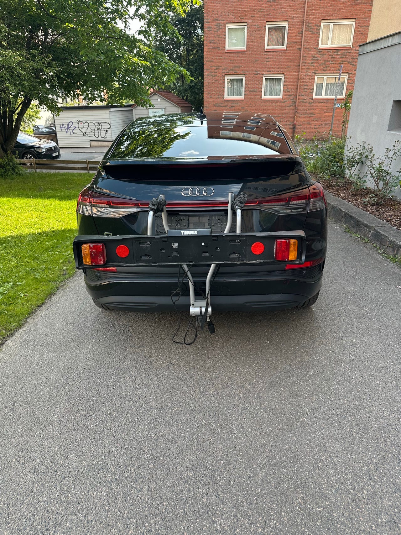 Thule Xpress 970 sykkelstativ til tilhengerfeste med Thule skiltholder ...