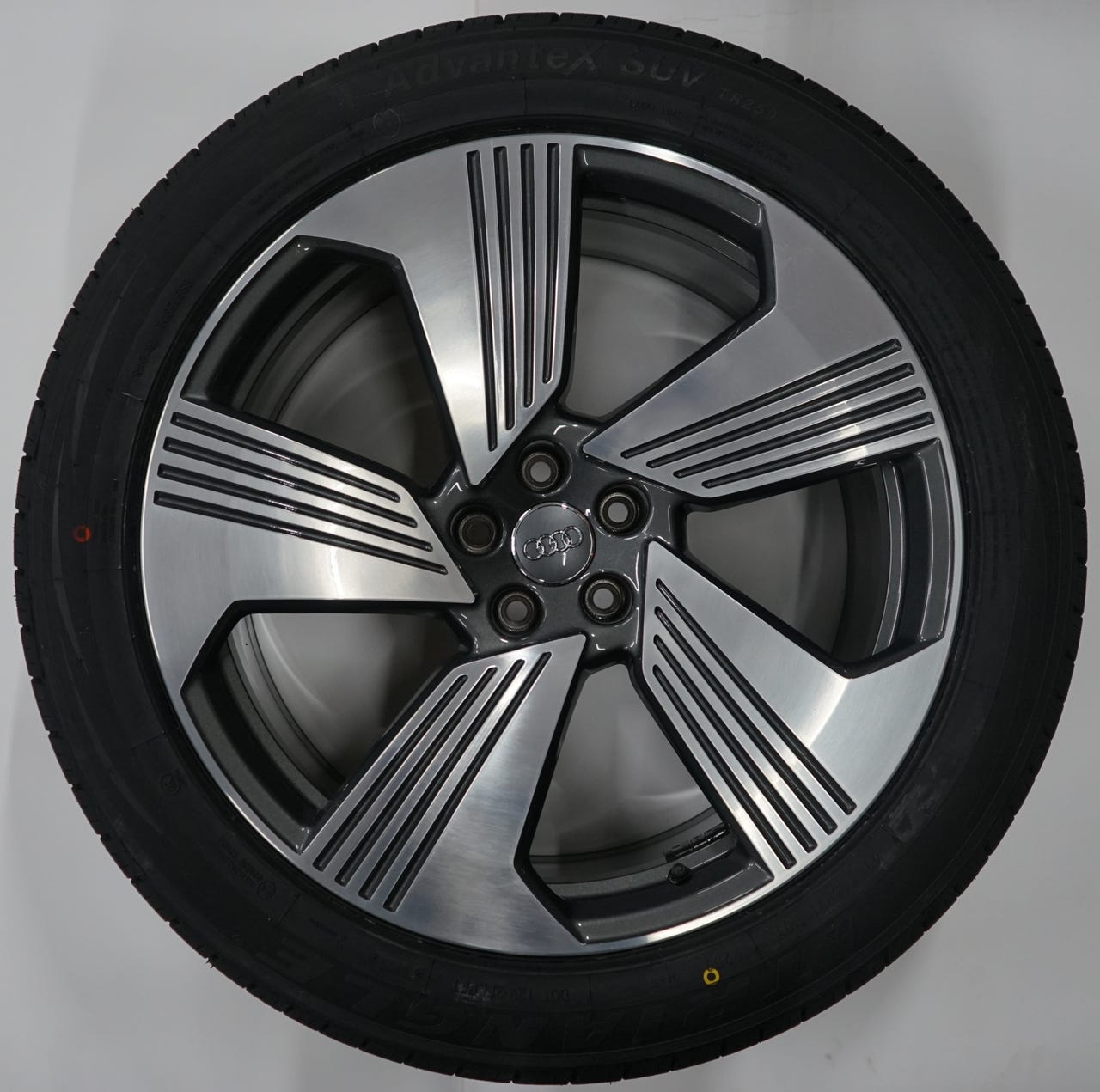 NYE Sommer 21'' 265/45 r21 AUDI E-TRON Nye Felg/Dekk Fra 2024! | FINN ...