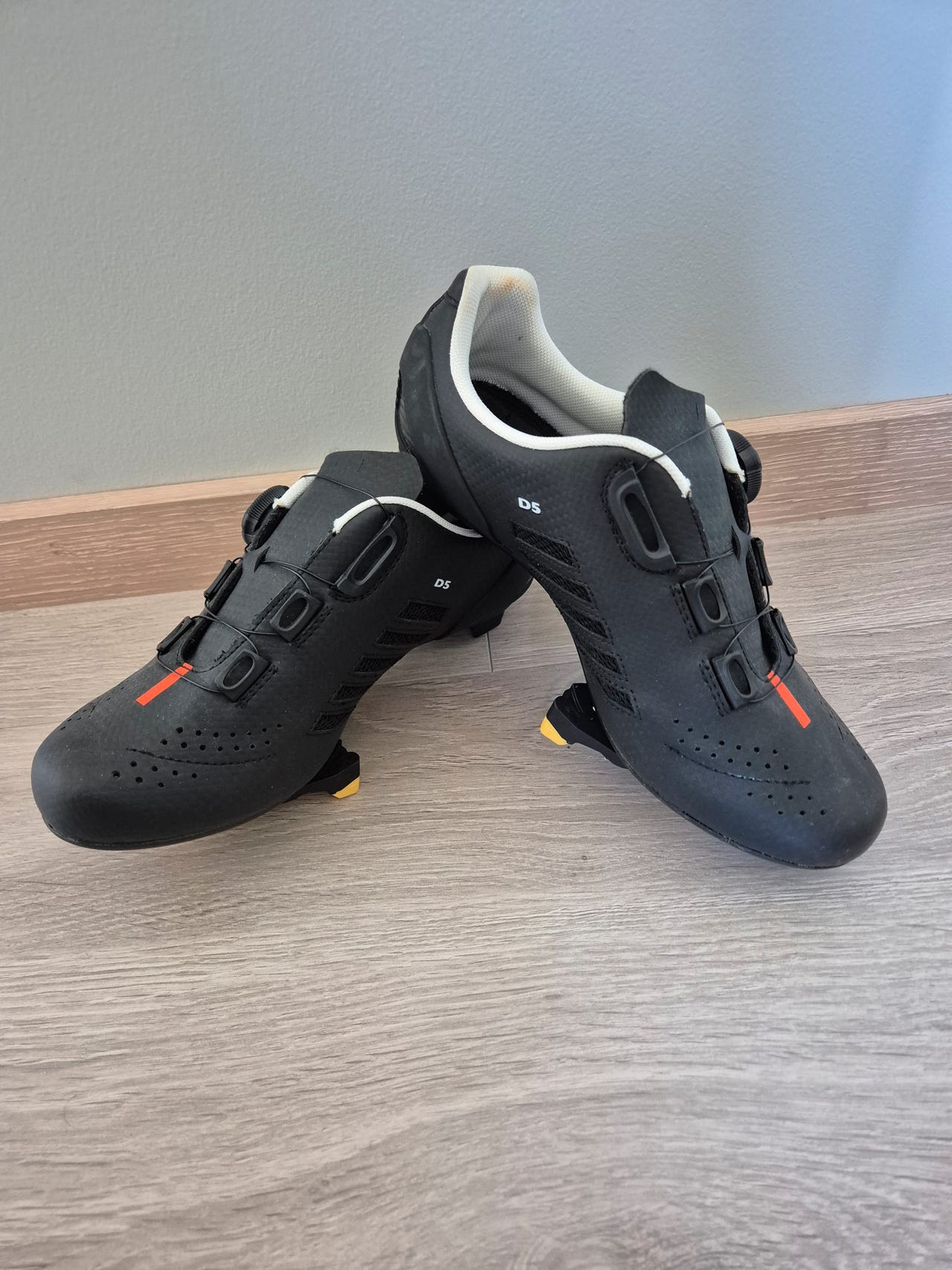 DMT D5 Landeveissko med SPD cleats | FINN-torget