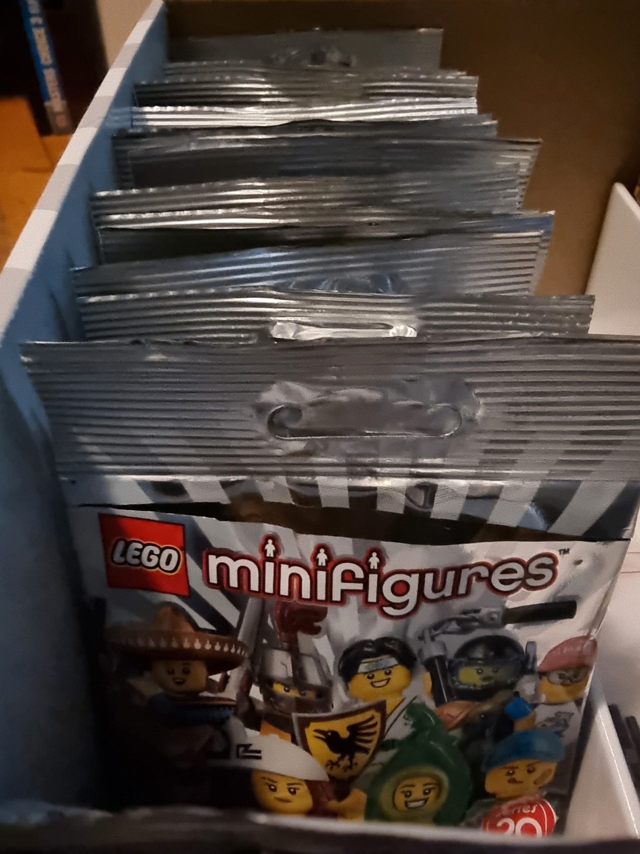Komplett serie 20 Lego minifigurer | FINN-torget