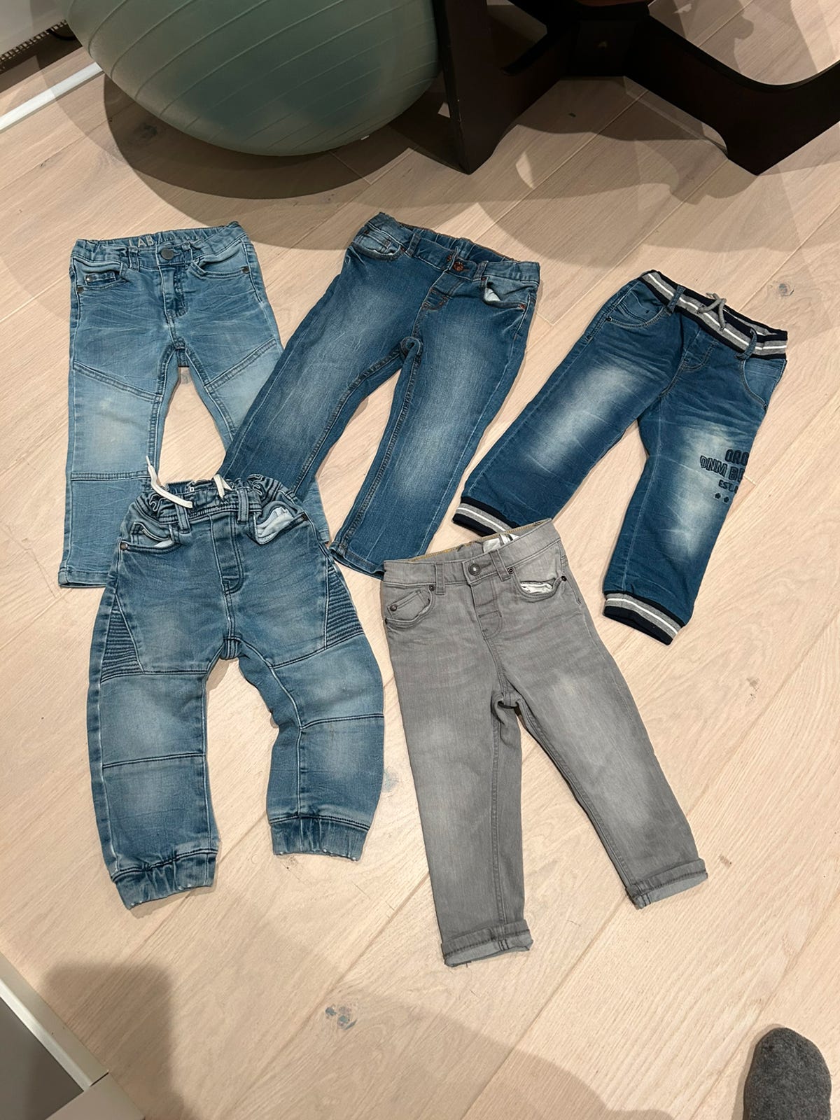 Bukser/jeans str 92 selges samlet eller enkeltvis | FINN-torget