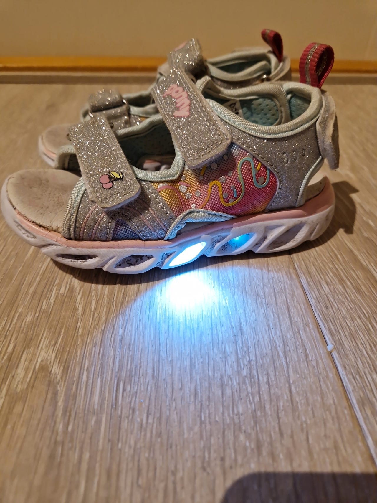 Ponni blinkesandaler i str. 28 | FINN-torget