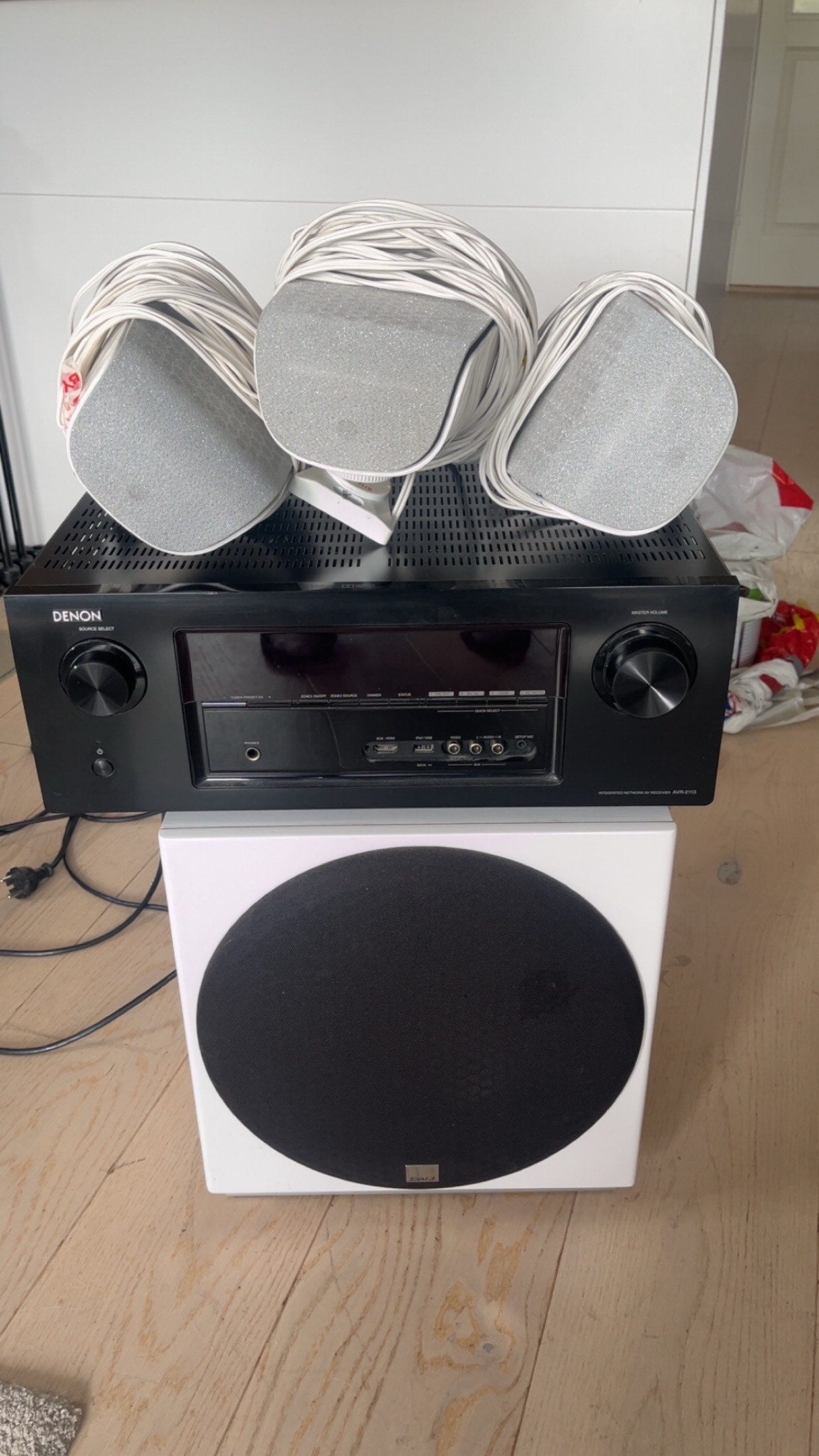 DALI SUB E 12 F og 3 stk Dali Fazon vegghøyttalere selges | FINN-torget