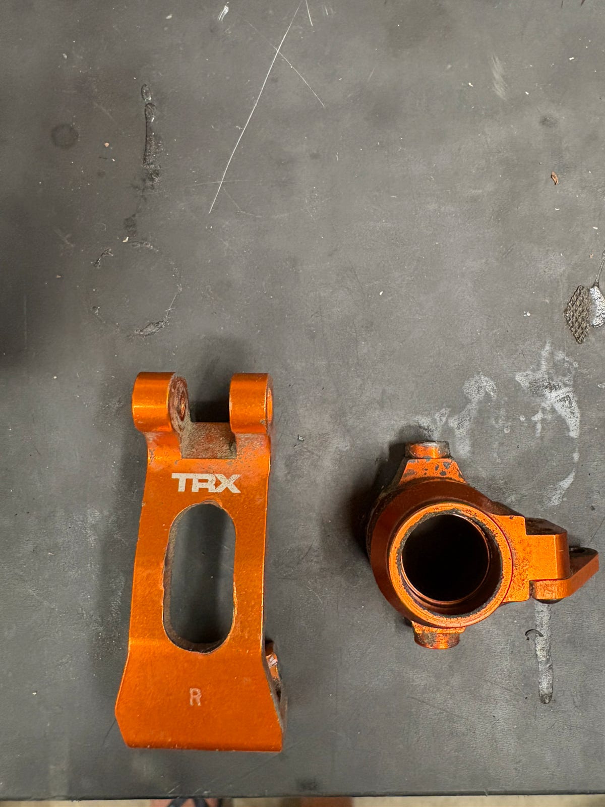 Alu Steering block Sledge traxxas | FINN-torget