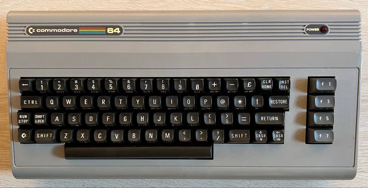 Refurbished Commodore 64 breadbin - 10% til Barnekreftforeningen | FINN-torget