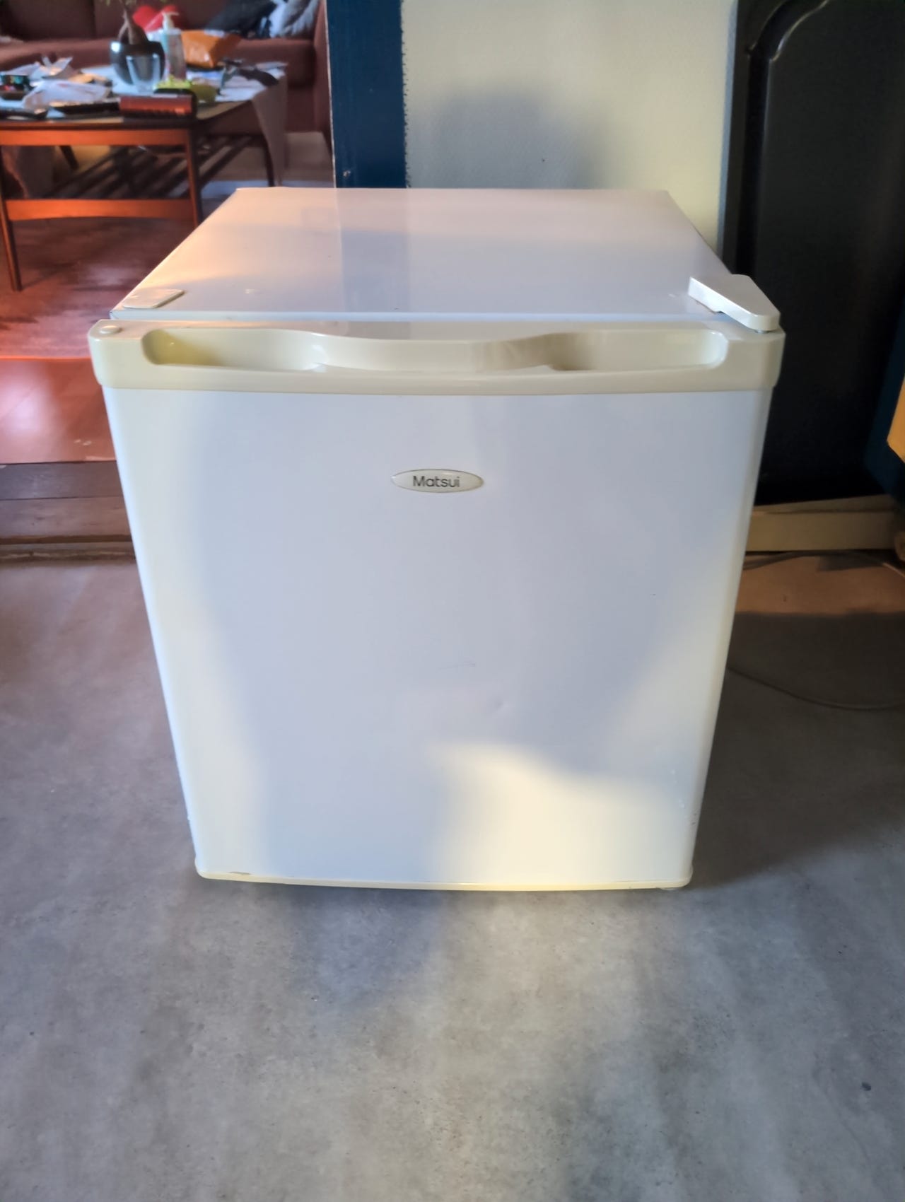 Minikjøleskap, ned mini fryser. Perfekt til lady/mancave | FINN-torget