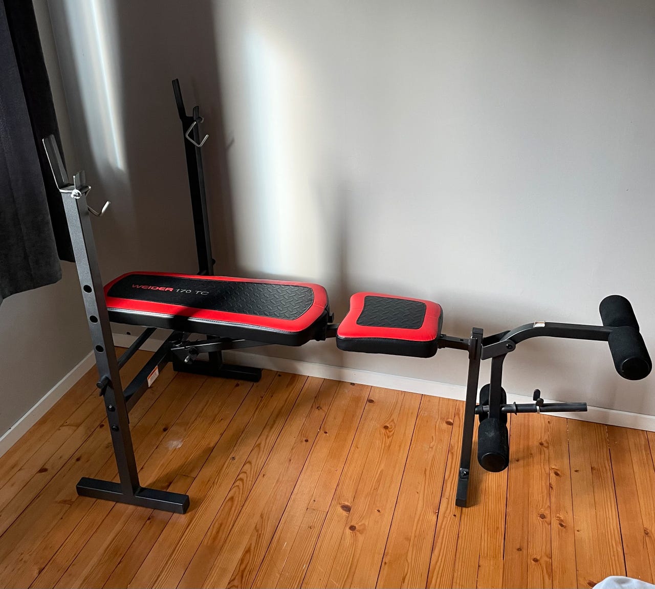 Weider 170 TC Treningsbenk med stang og vekter svart og rød | FINN-torget