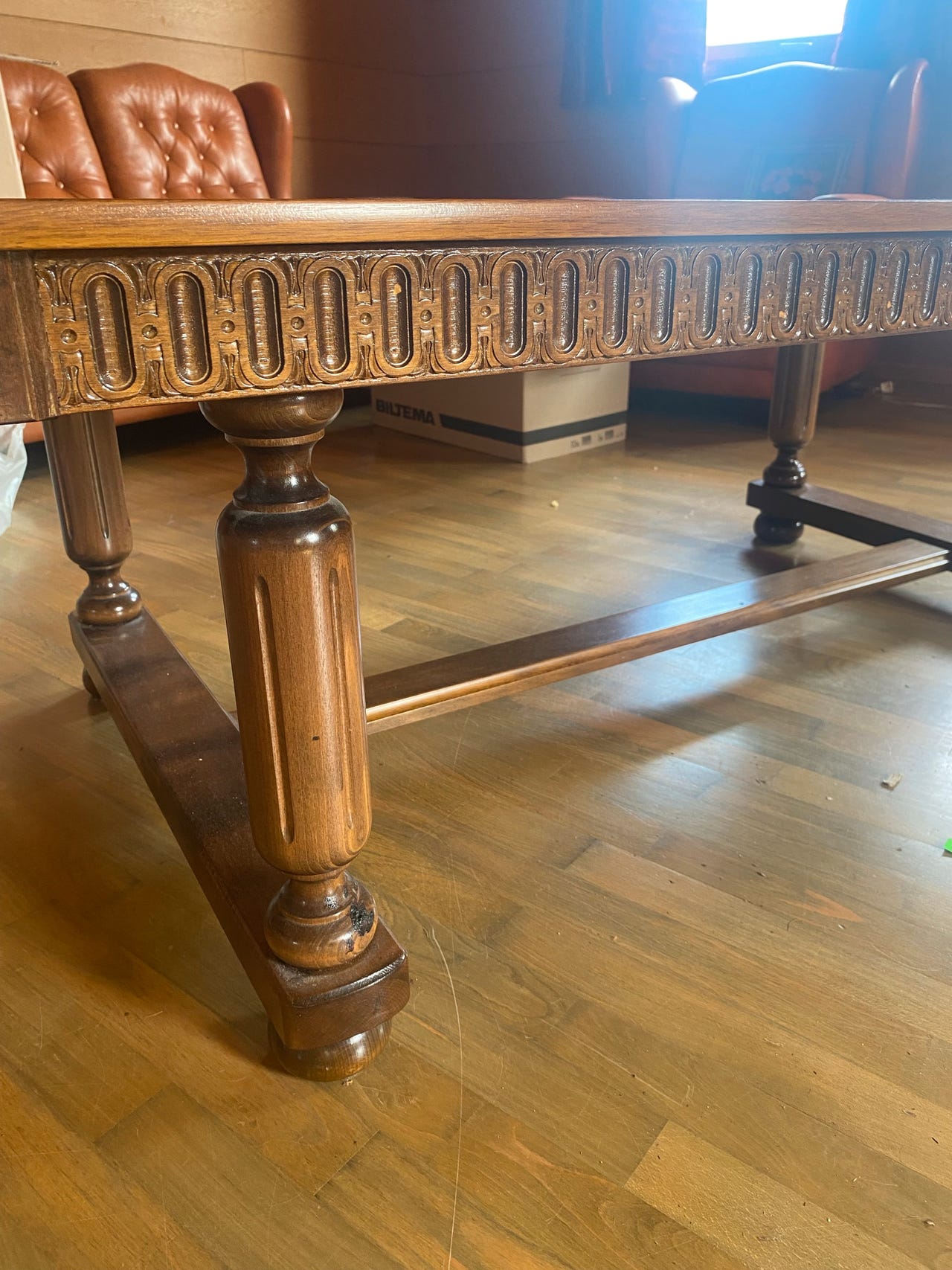 Salong/kaffe bord fine detaljer, pent brukt. | FINN-torget