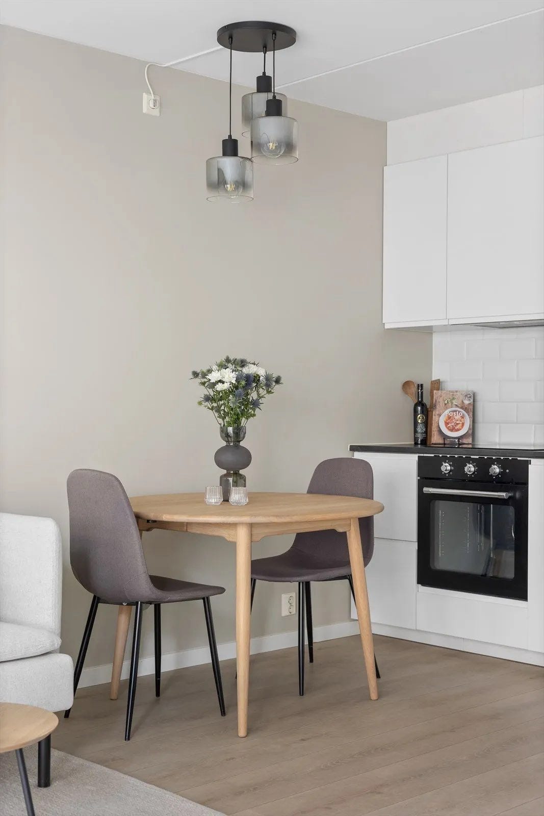 Rundt spisebord i heltre eik 105 diameter (Symphony 82 fra Haslev ...