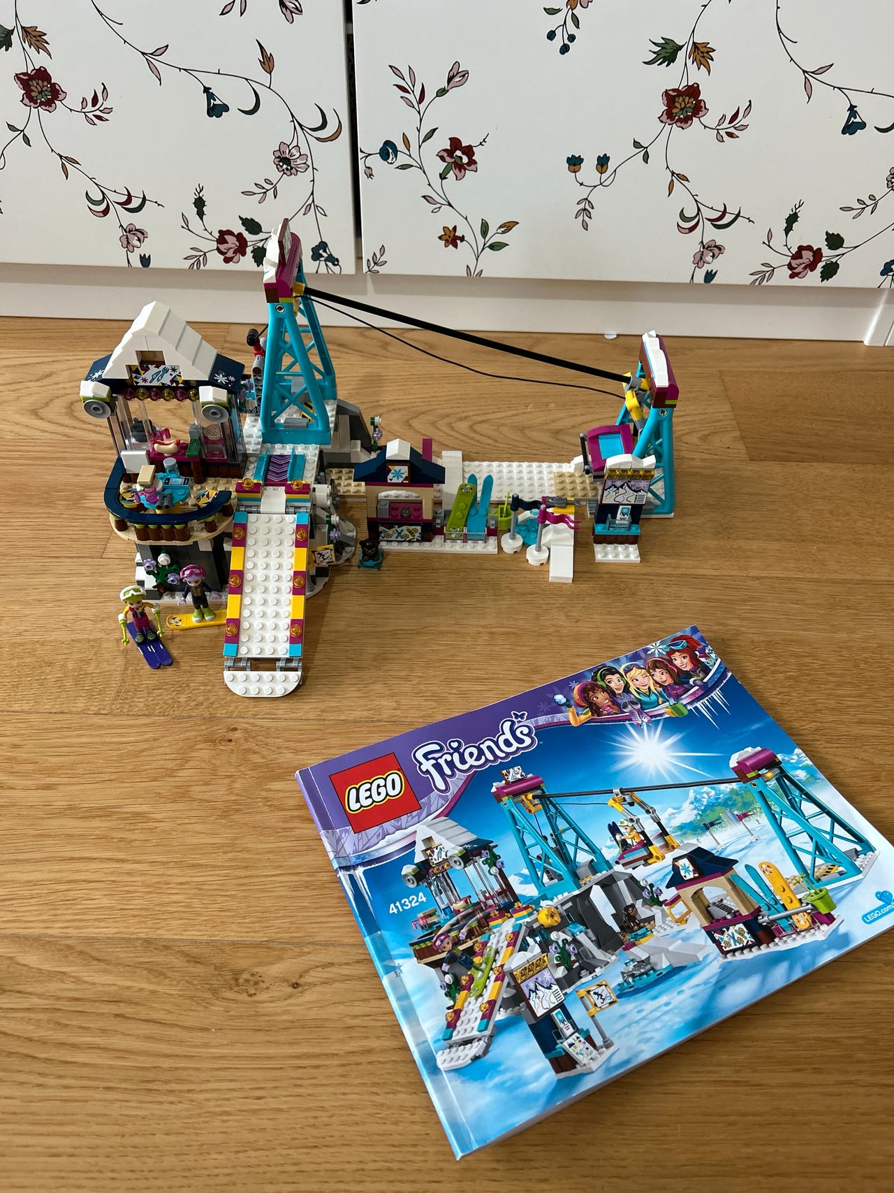 Lego Friends (41324) - Vintersportsstedets skiheis | FINN-torget