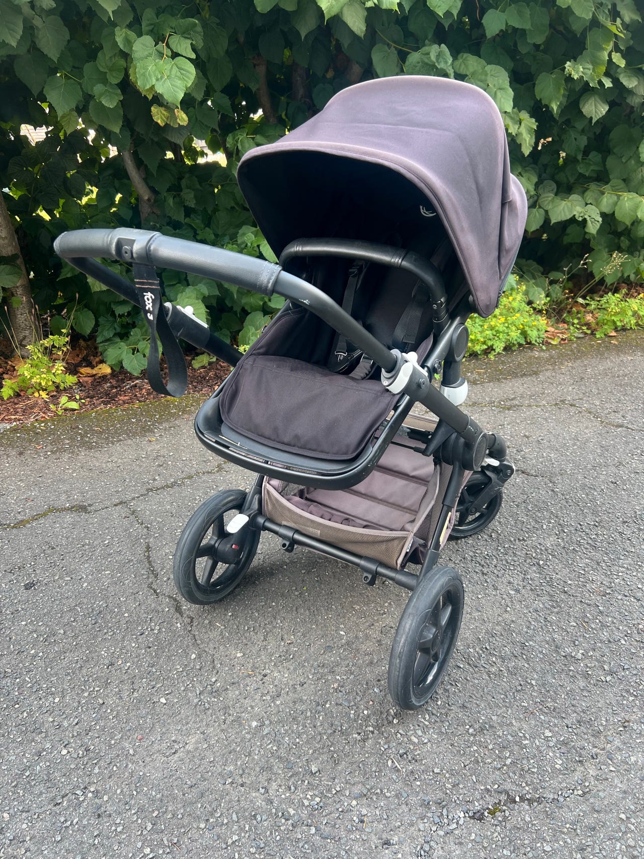 Sort Bugaboo Fox 2 sport + bassinet samt ekstra tilbehør | FINN-torget